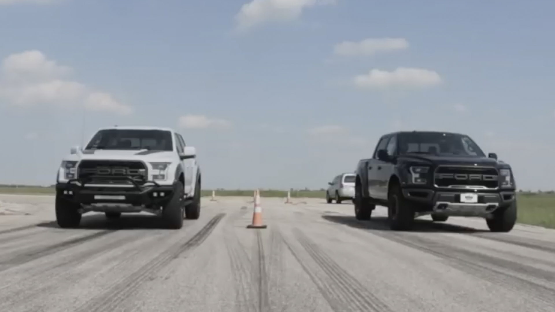 En Video: Pelean los depredadores: Hennessey VelociRaptor vs Ford ...