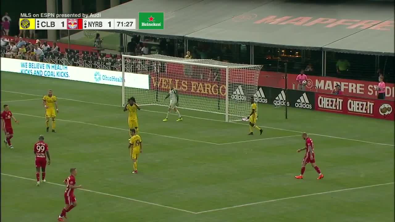 Increíble salvada del portero de Columbus, Jon Kempin, ataja un ...