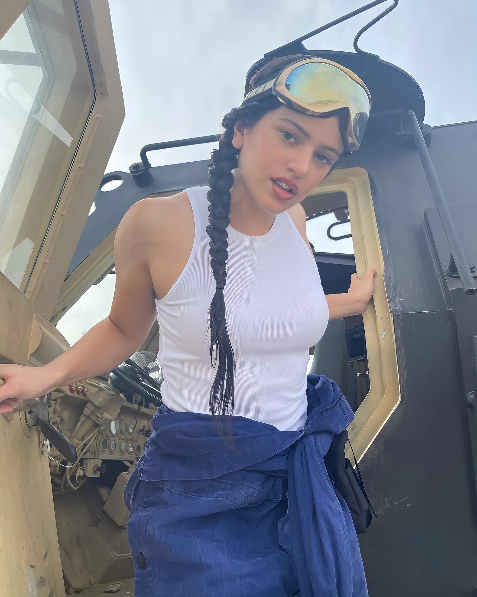 Rosalía revela la portada de ‘Motomami’ en redes sociales | Telehit ...