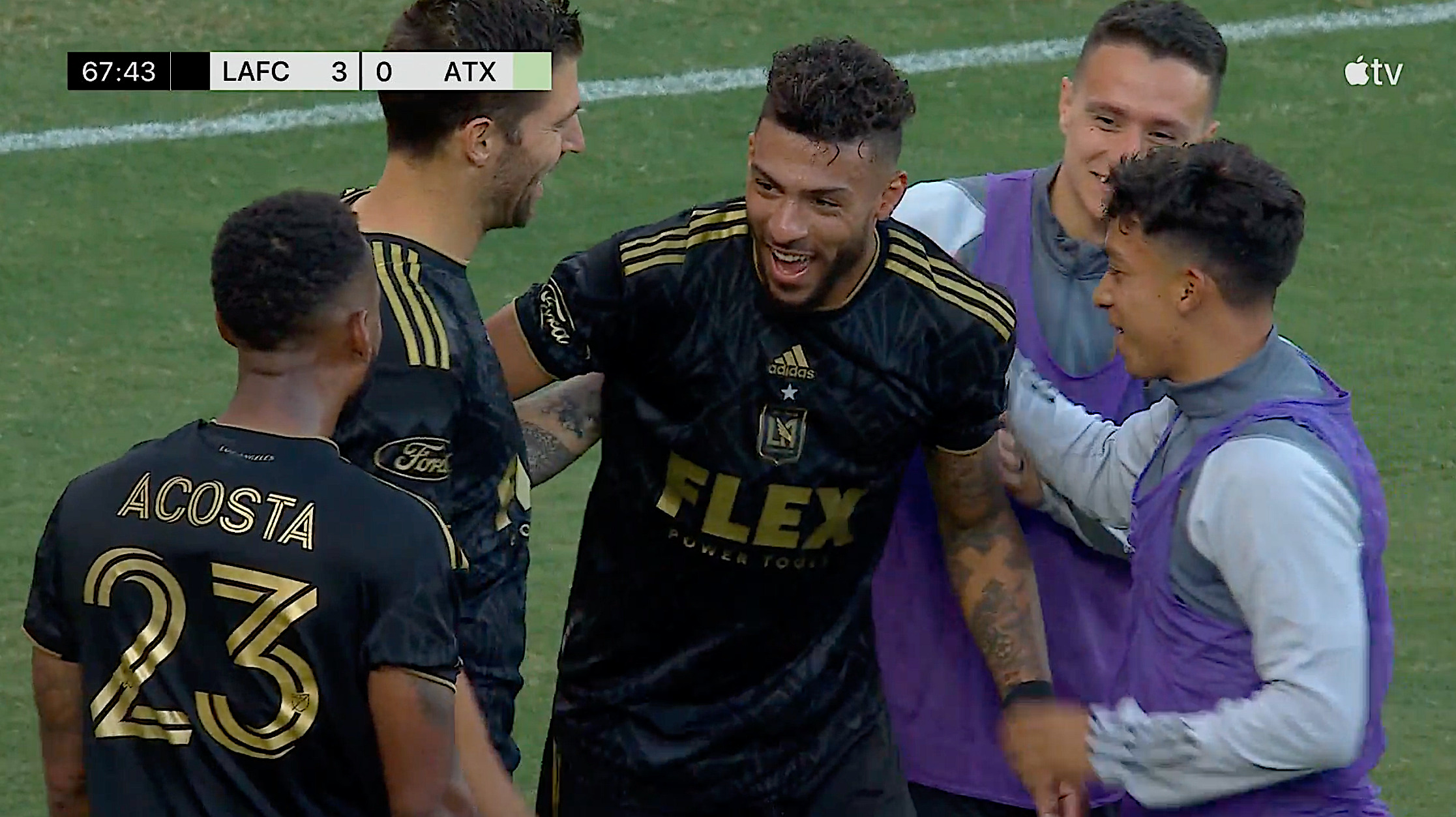 ¡Espectacular y glorioso! Denis Bounga hace gala de su talento y pone ...