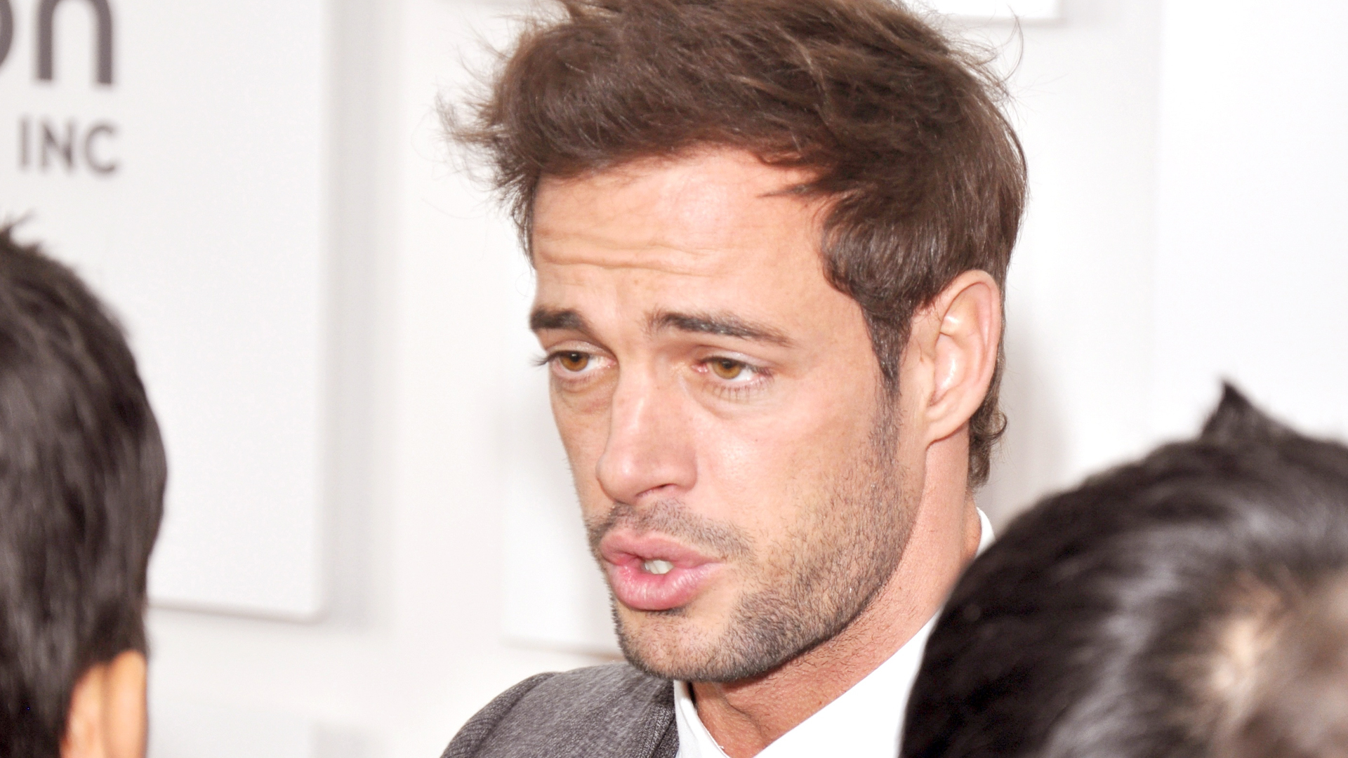 La cara de William Levy cuando le preguntaron por el video de David ...