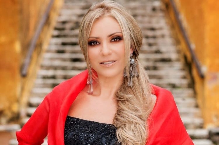 Daniela Castro alerta a sus fans al descubrir que alguien robó su ...