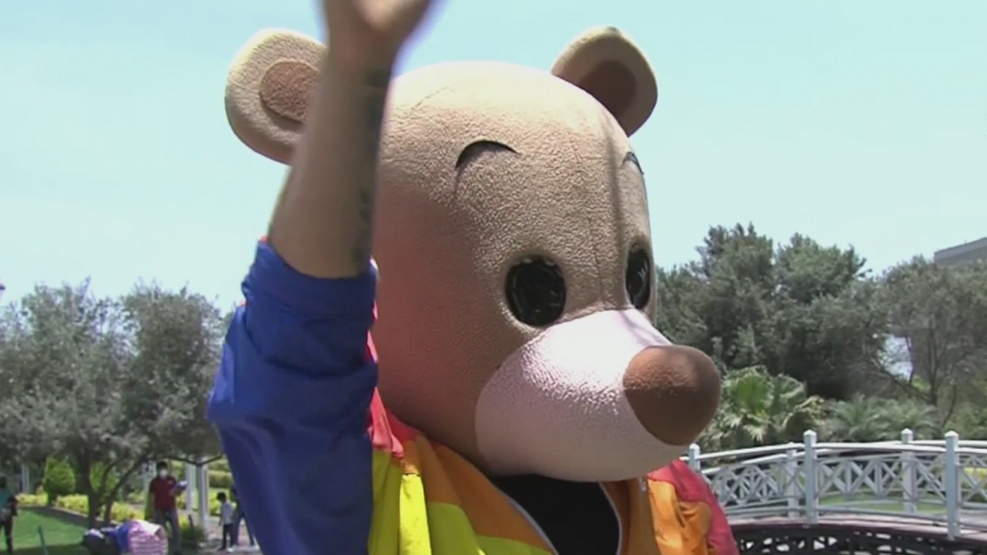 'Osito Lima', el hombre que se hizo viral por su particular forma de ...