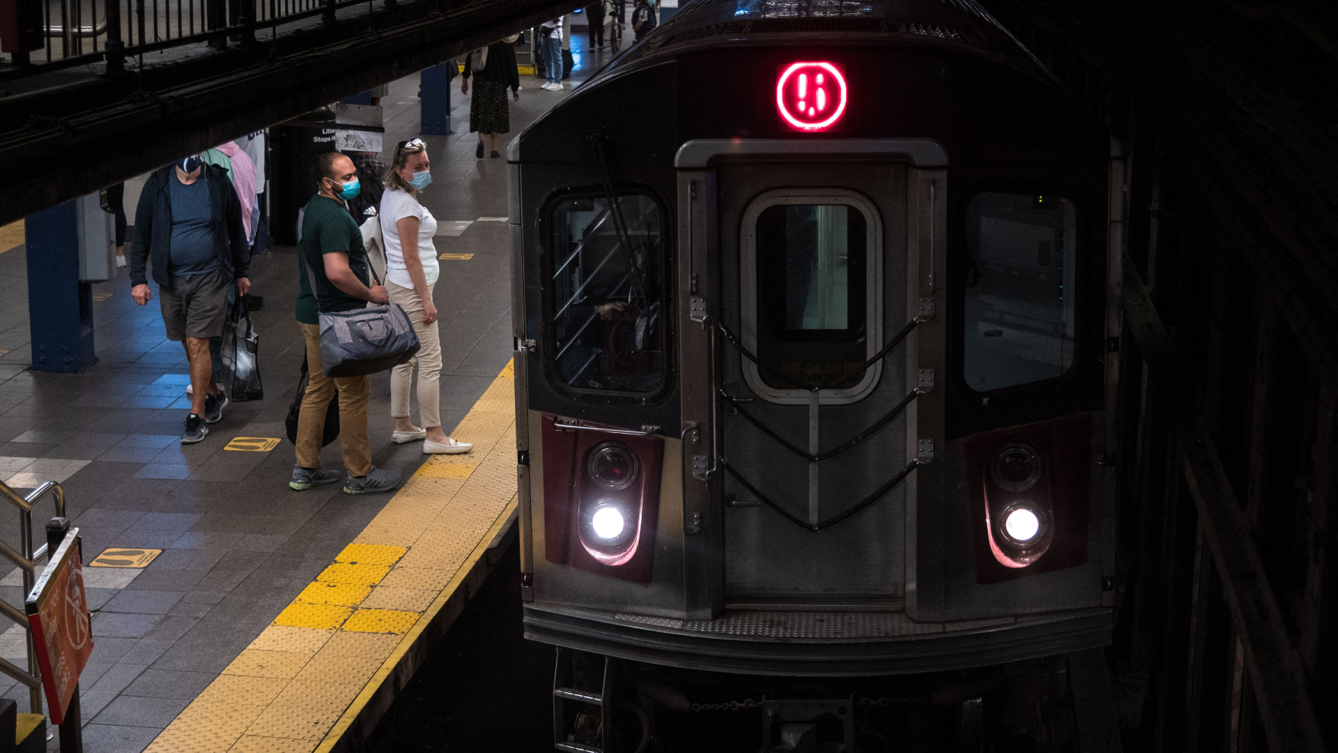 Fin de semana violento en tres estaciones del metro en Nueva York ...