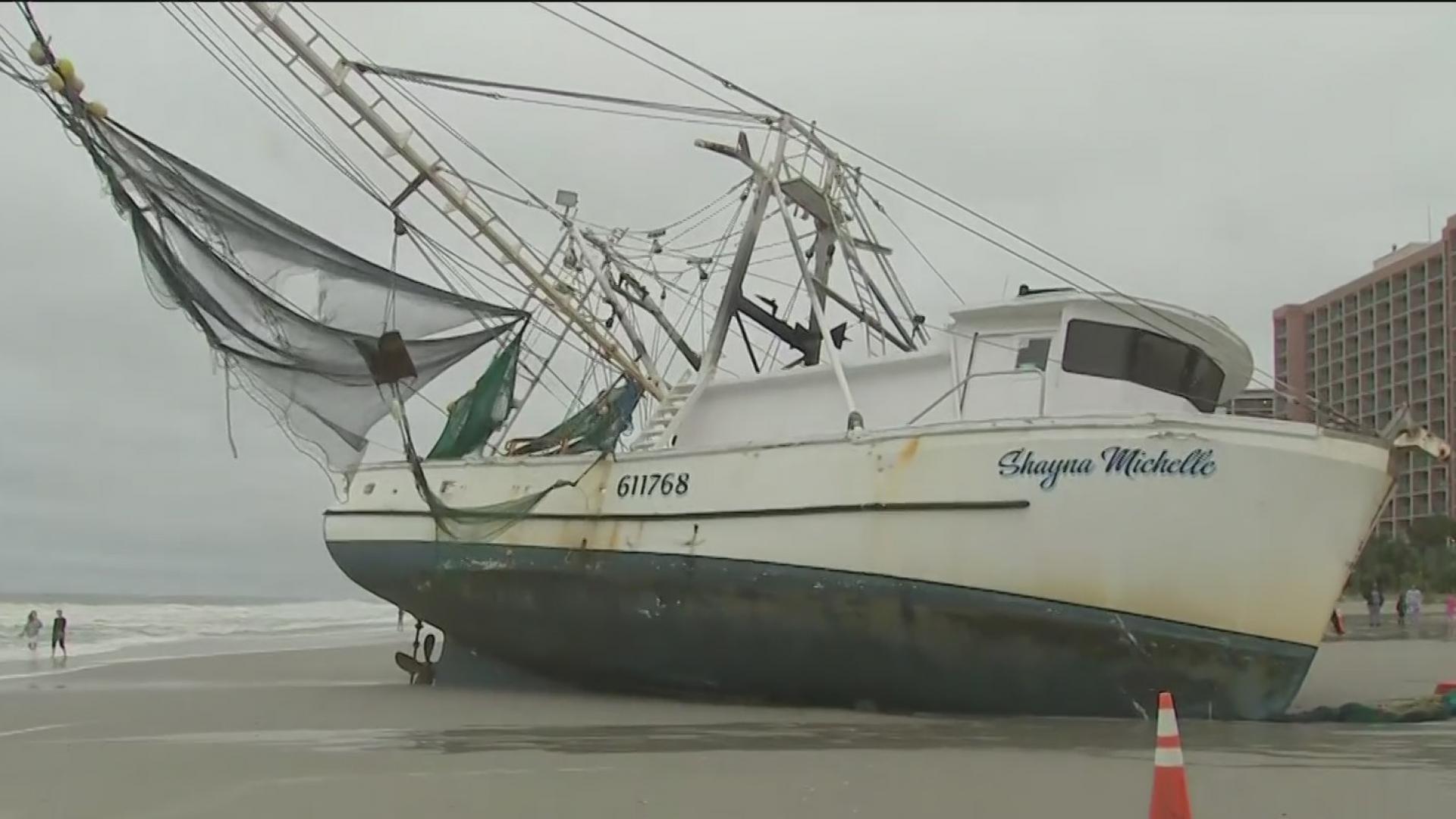 Huracán Ian: Un bote queda encallado en una playa de Carolina del Sur ...