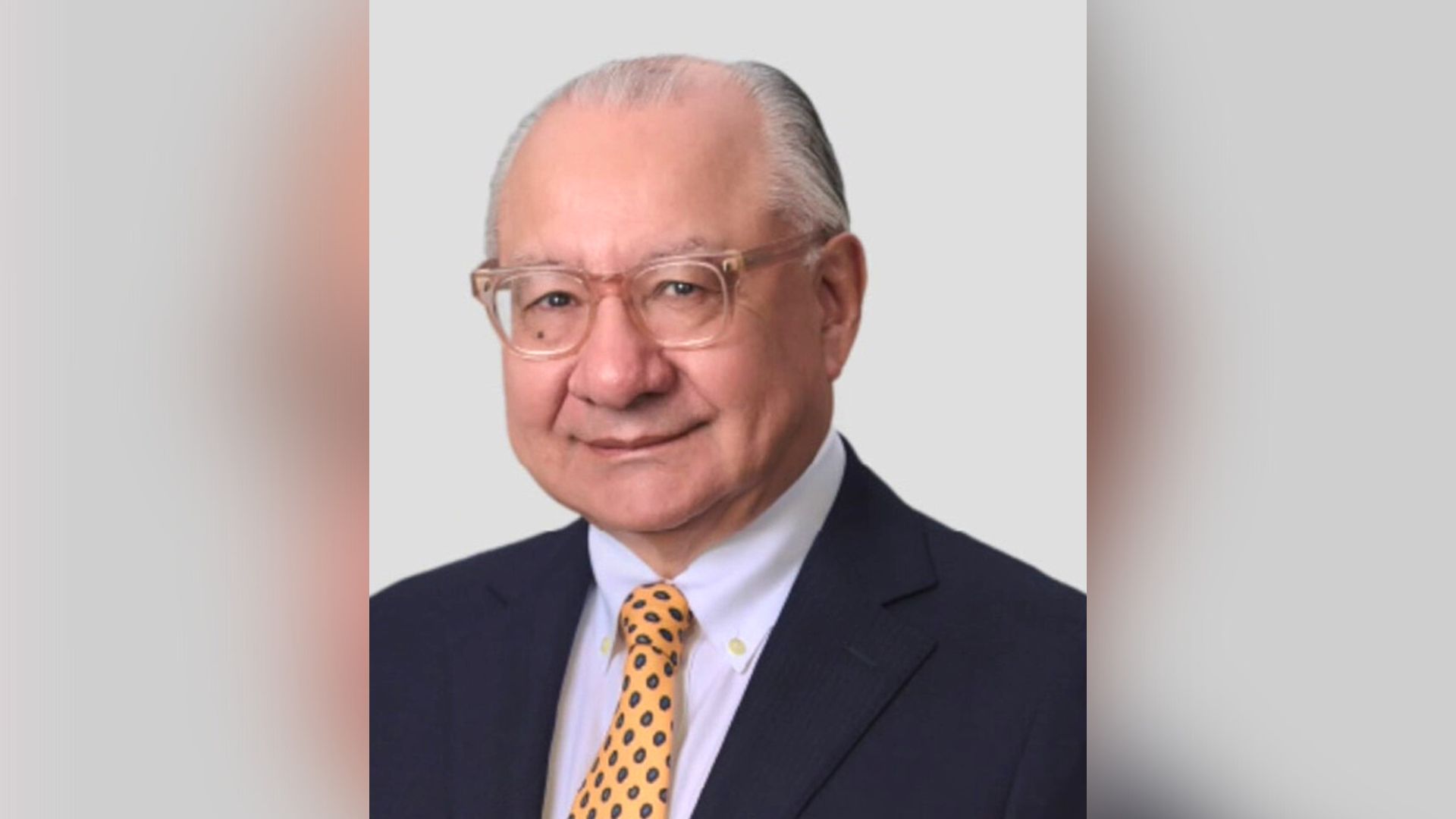 Exdiplomático estadounidense, Manuel Rocha, es acusado de trabajar como ...