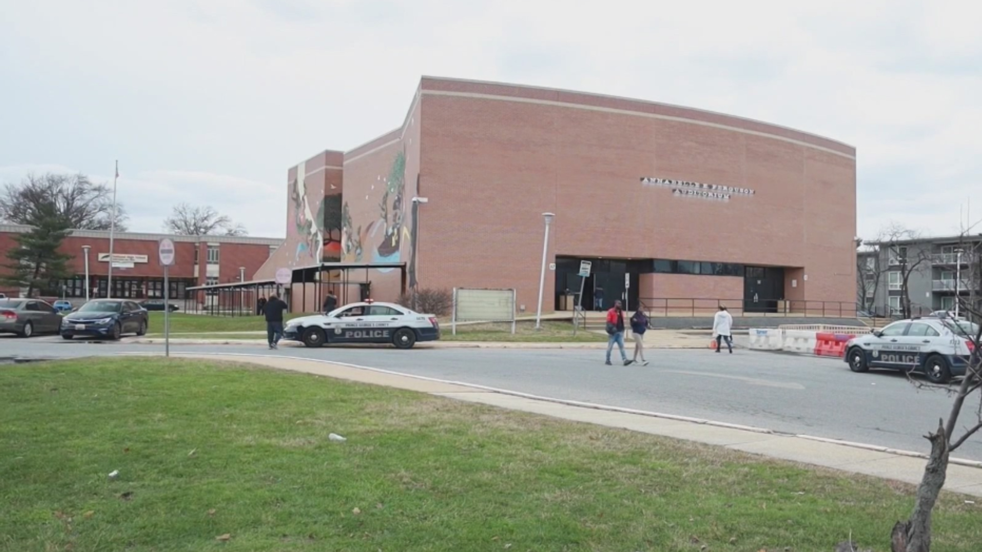 Una pelea entre estudiantes en Suitland High School desata un tiroteo ...