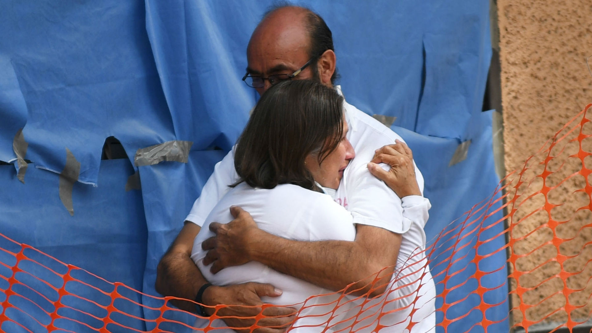 ¿Cuáles son los riesgos de apegarse a una persona y sentir que se depende de ella? | Video ...