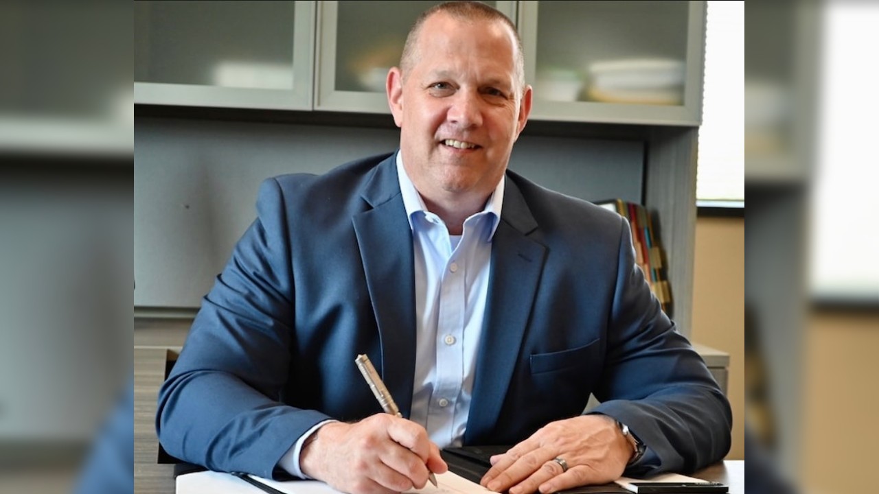 Exsuperintendente de Loudoun enfrenta cargos tras ser destituido ...