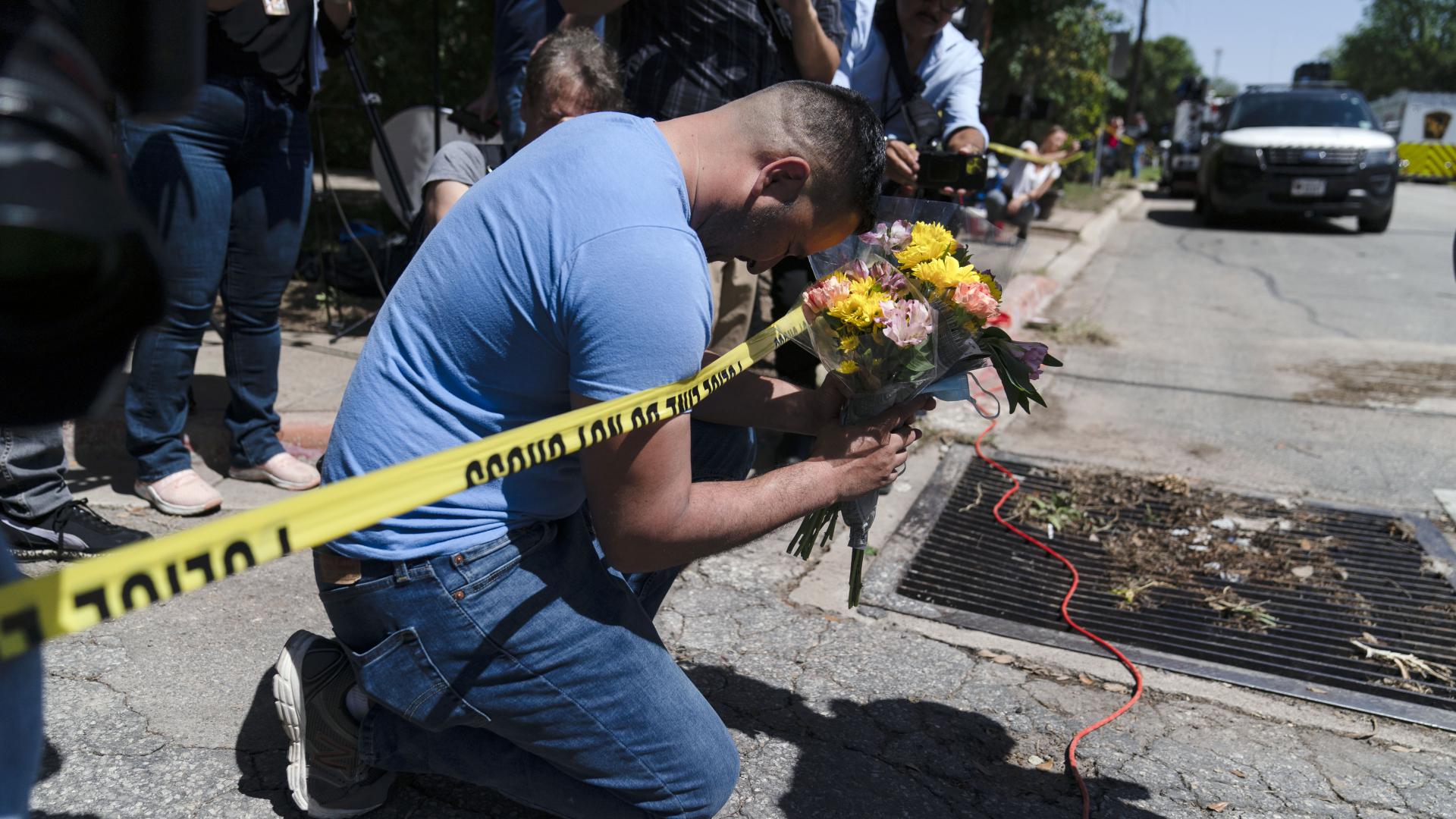Comunidad de Uvalde, Texas, realiza una vigilia para acompañar a familiares y orar por las ...