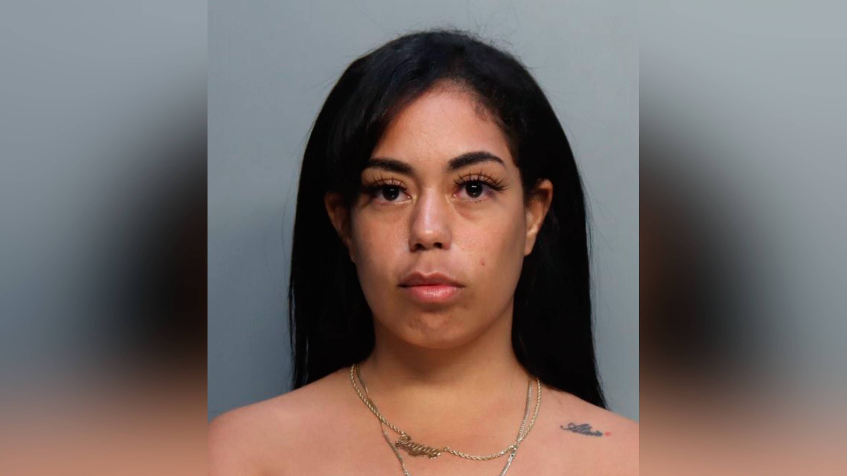 La arrestan acusada de chocar el auto de su exnovio y amenazarlo de ...