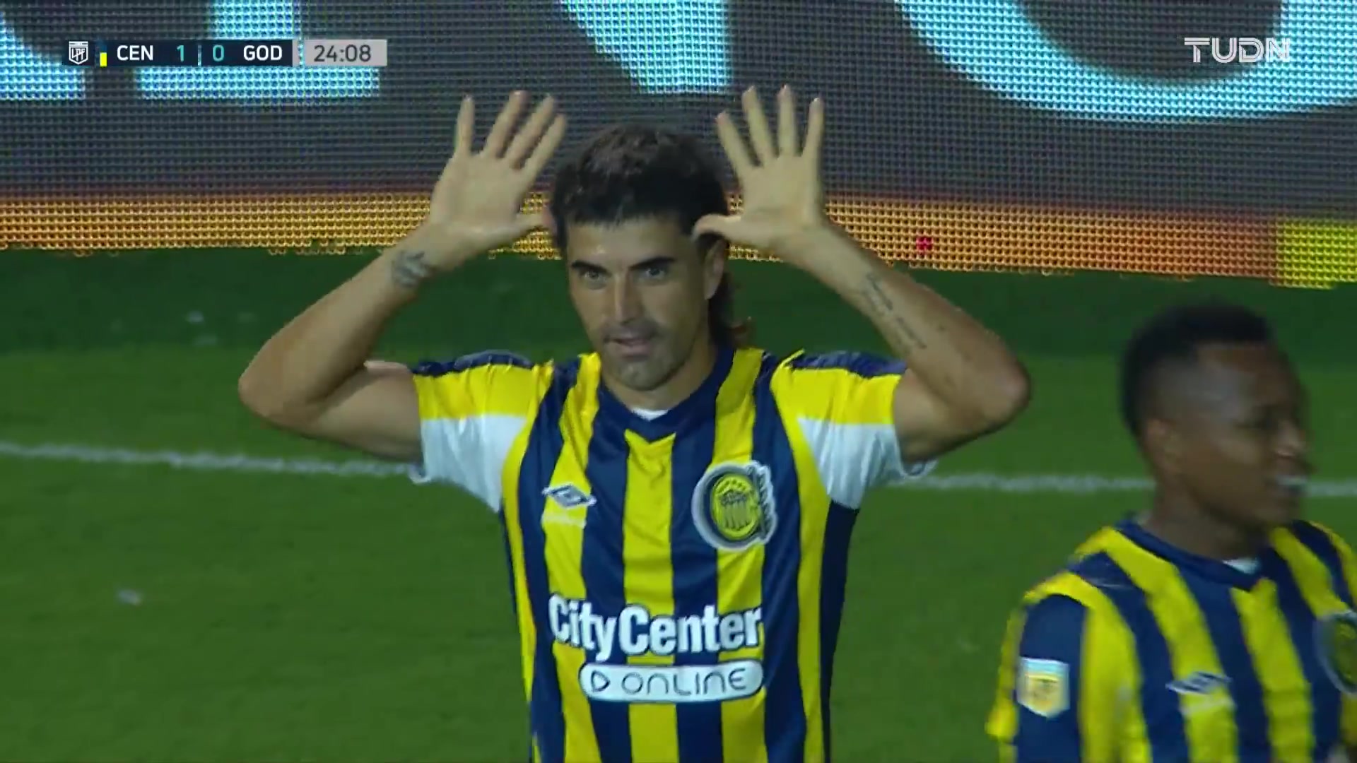 ¡Estalla el Gigante! Ignacio Malcorra abre la pinza para Rosario 1-0 ...