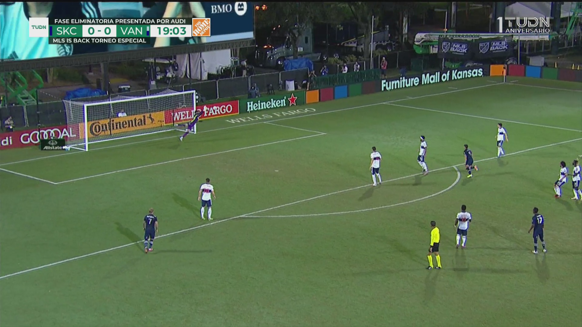 ¡Más rápido que la luz! Thomas Hasal se luce con dos atajadas ...