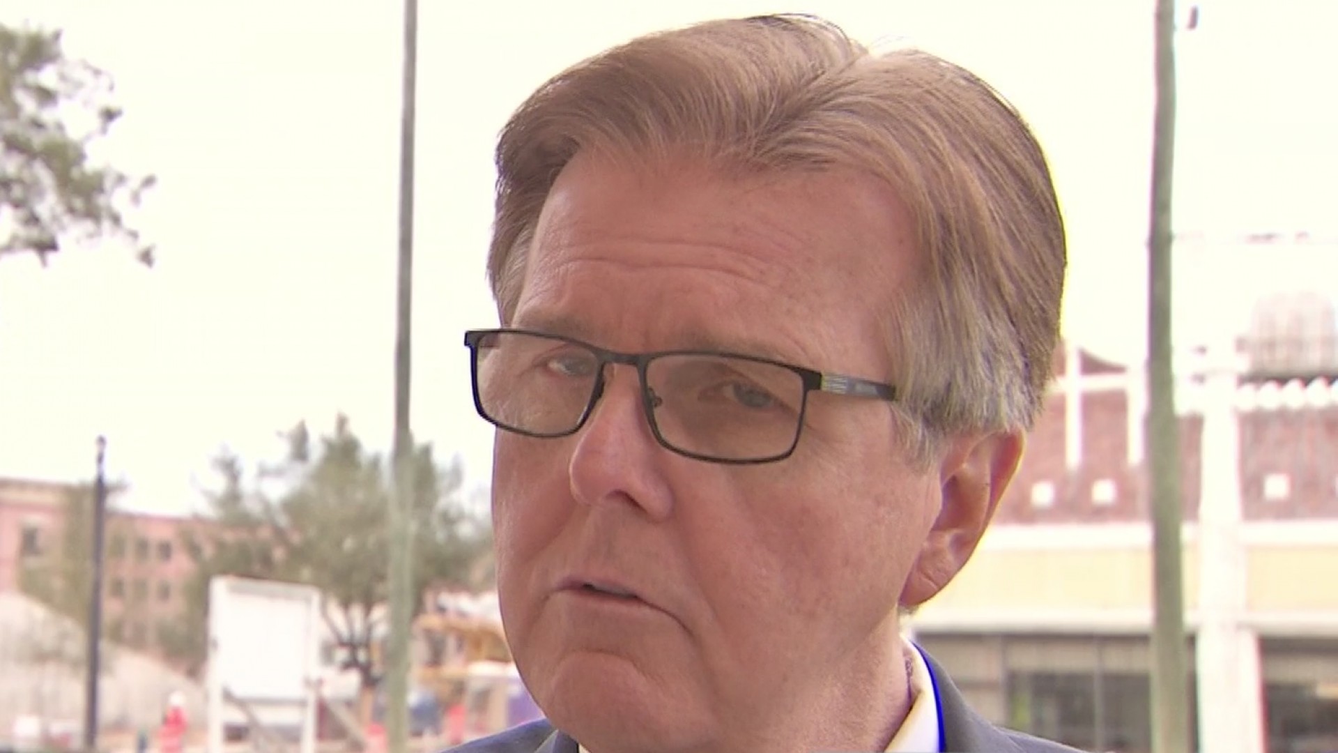 El vicegobernador de Texas, Dan Paxton, habló de la complicada relación ...