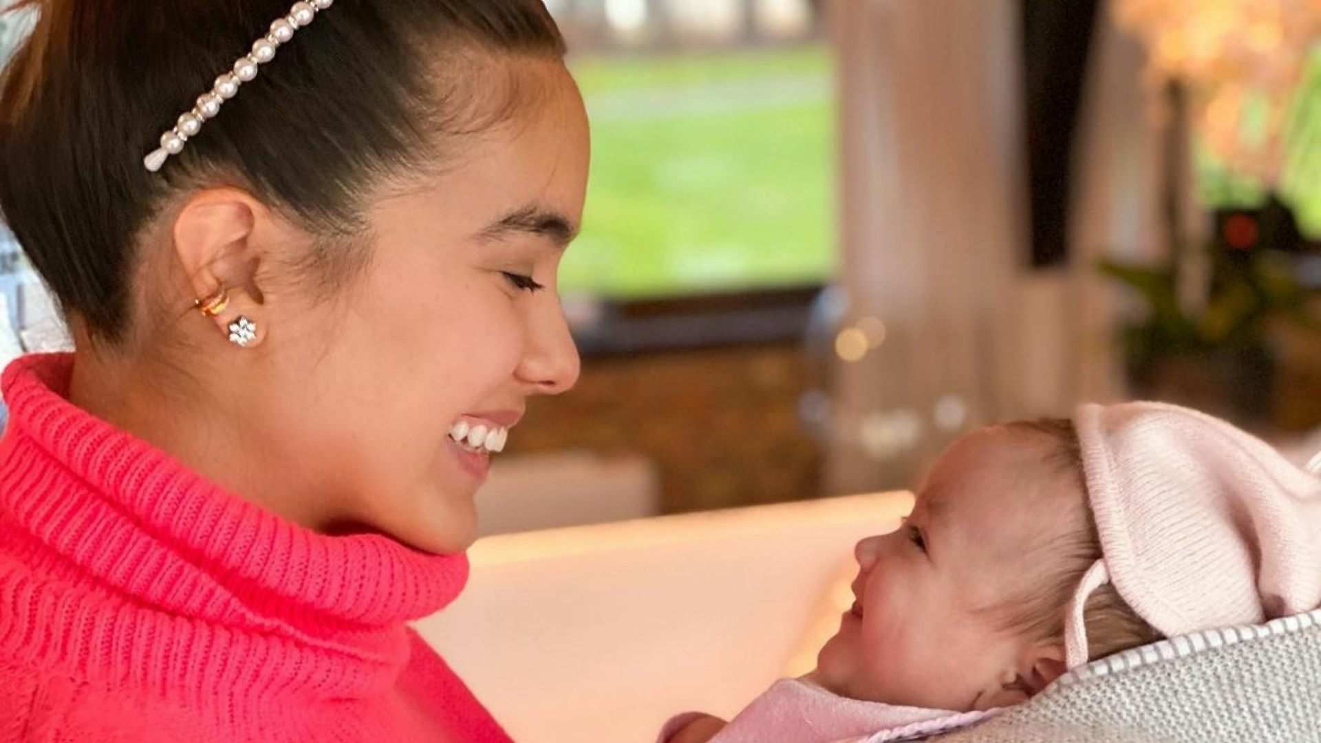 La bebé de Gianluca Vacchi y Sharon Fonseca ya manda besitos y su mamá ...