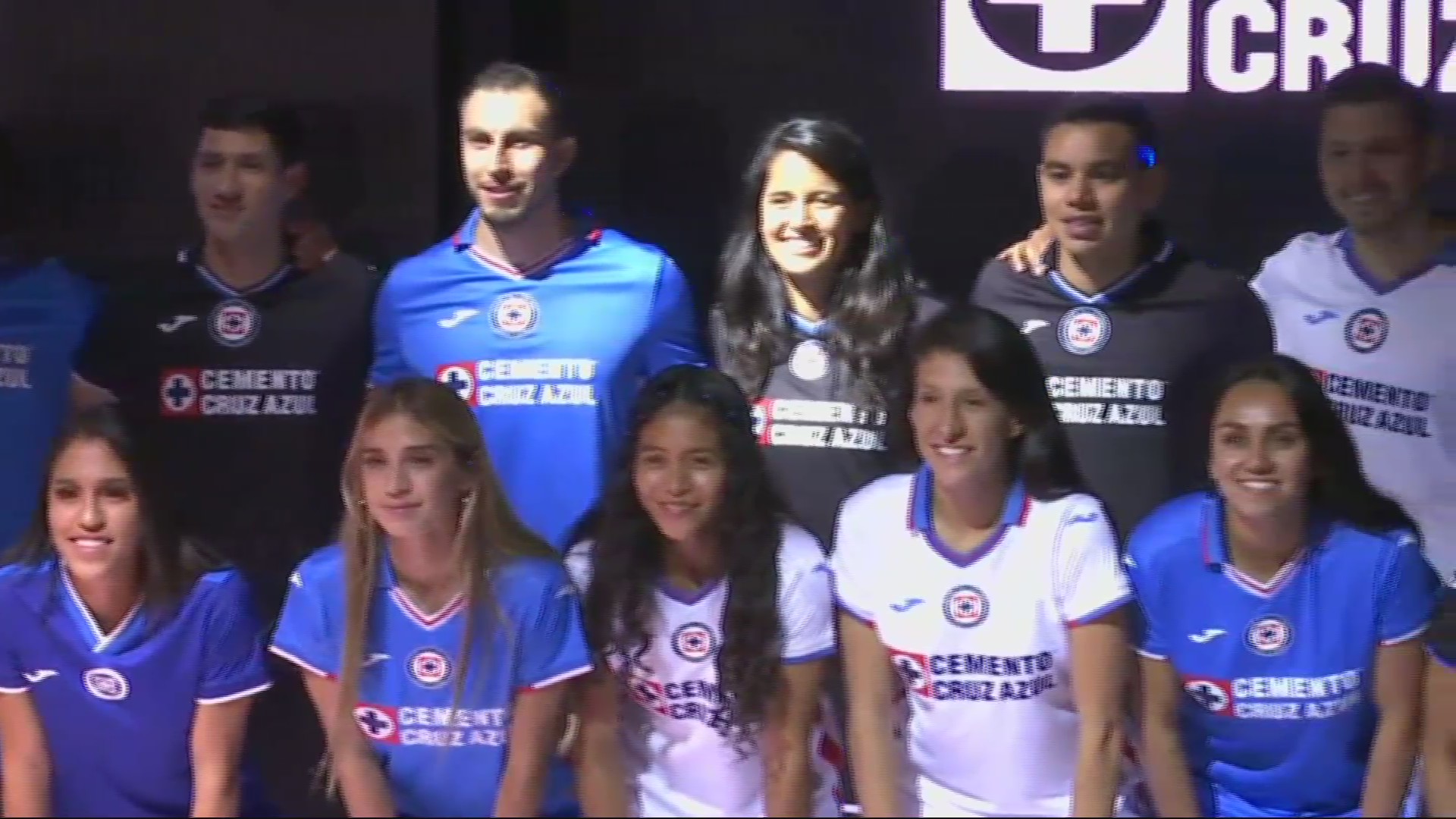 Así fue la presentación de los nuevos uniformes del Cruz Azul ...