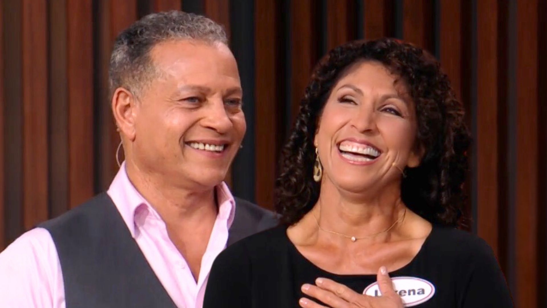 La flechada de Ben no pudo resistirse y le robó un beso detrás de ...