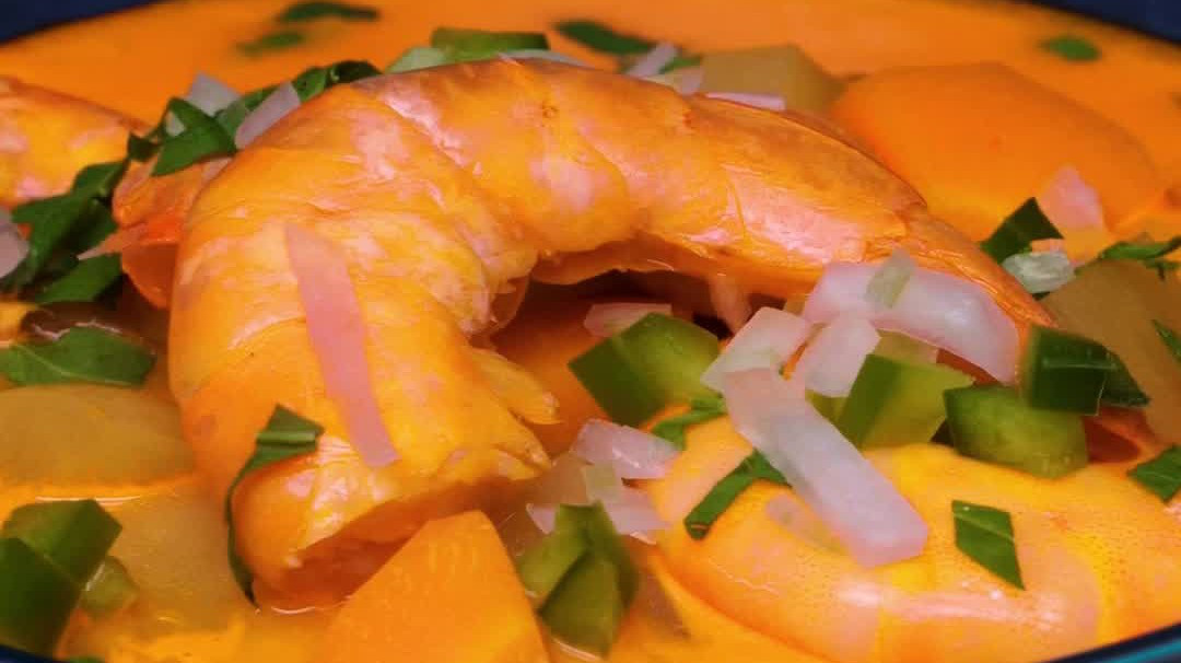 Receta de caldo rojo cremoso de camarón con verduras y chipotle ...