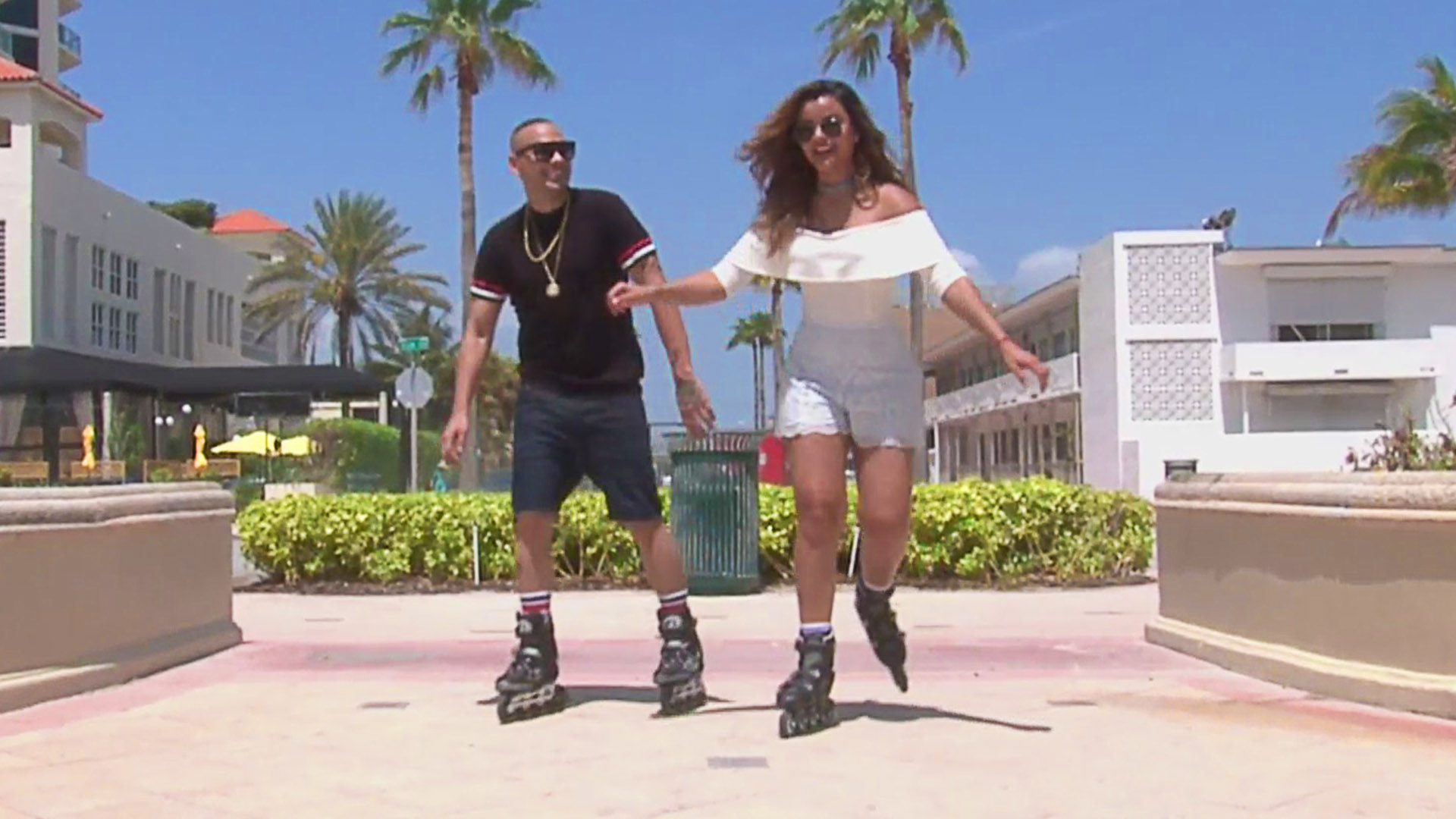 Clarissa se fue a patinar a la playa con Jacob Forever y tienen que ...