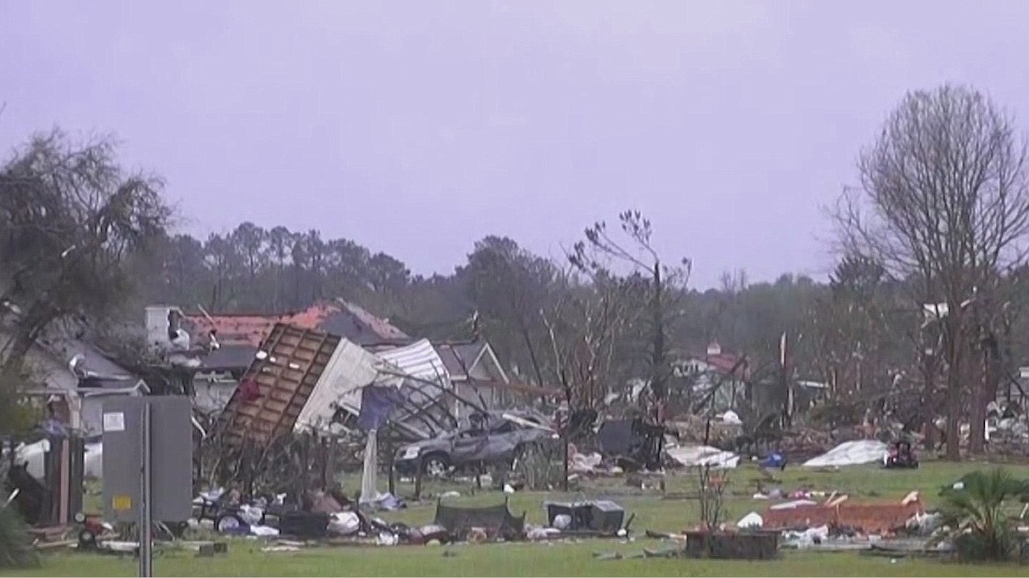 Videos y fotografías captan los daños provocados por un tornado en el ...