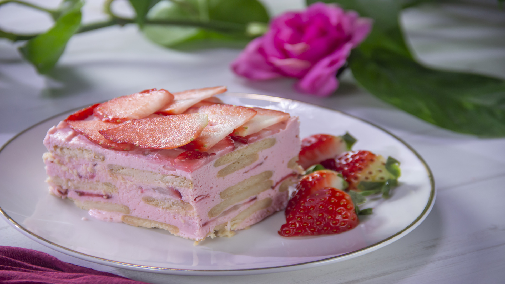 Carlota de fresa | Delicioso | Univision