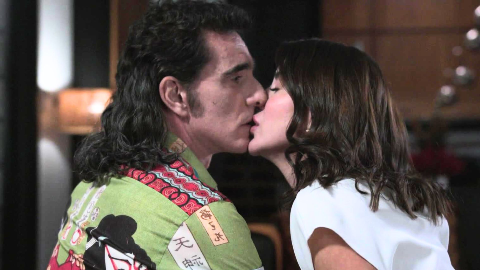 Pedro y Fernanda se besan por primera vez | Novelas Pedro el Escamoso | Univision