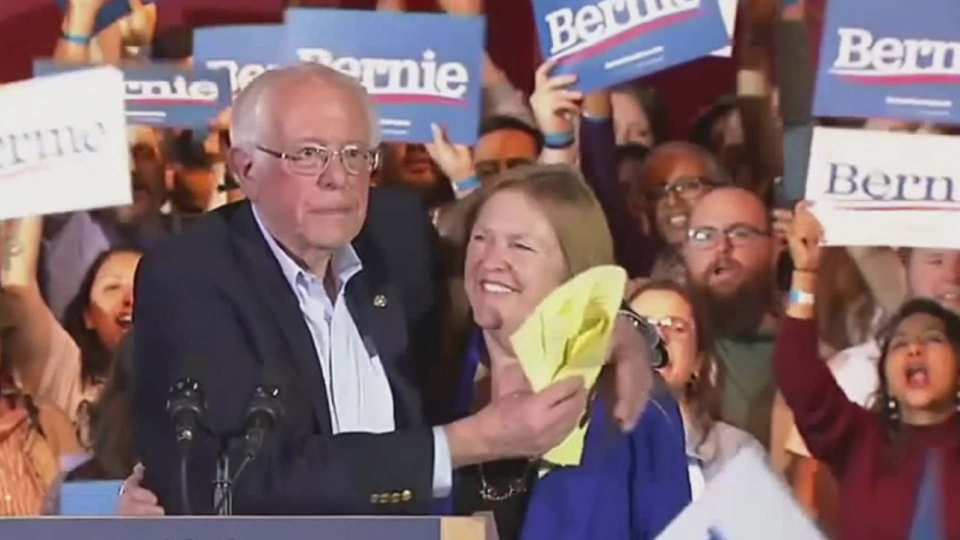 Bernie Sanders está de visita en Arizona buscando conseguir votos a su ...