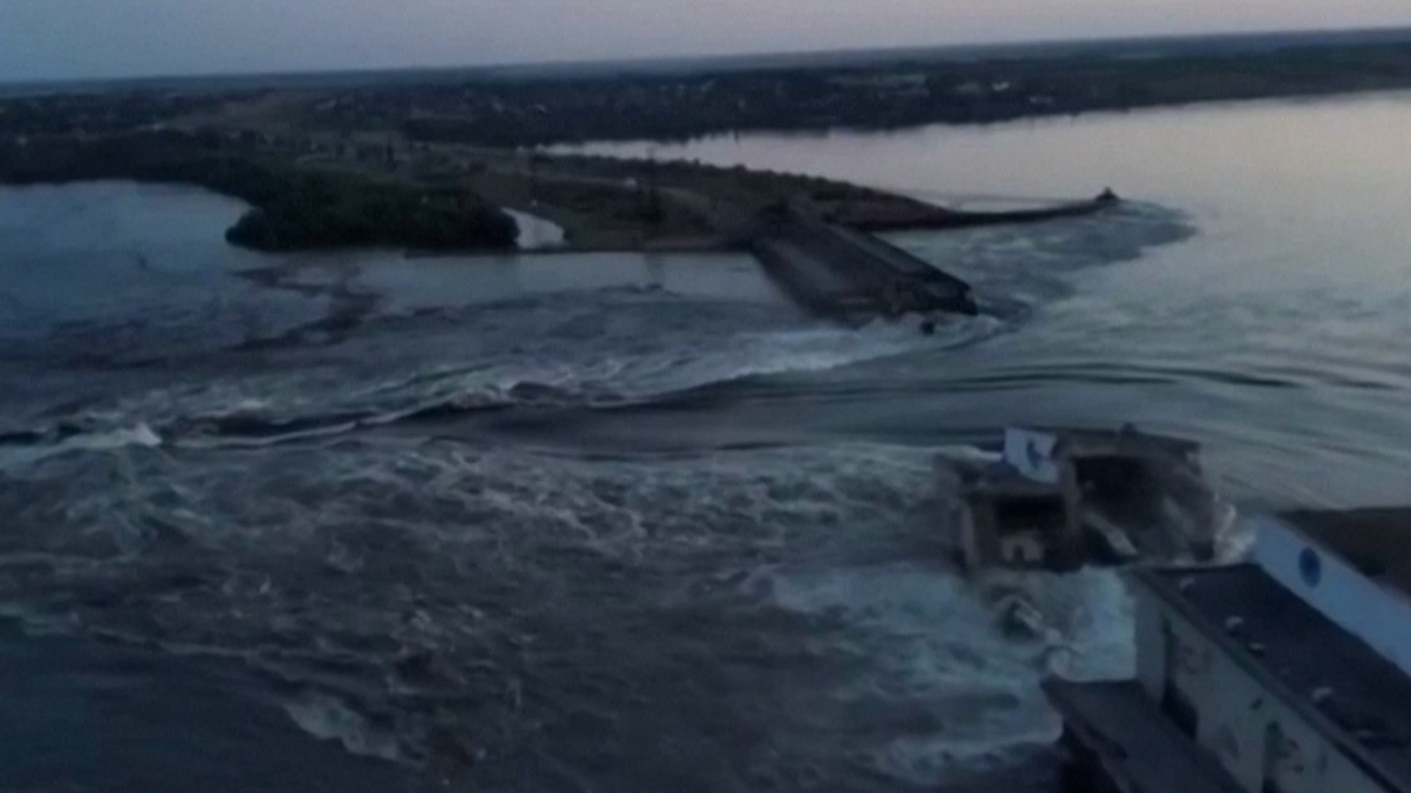 La aterradora inundación de Jersón tras la ruptura de una represa que ...
