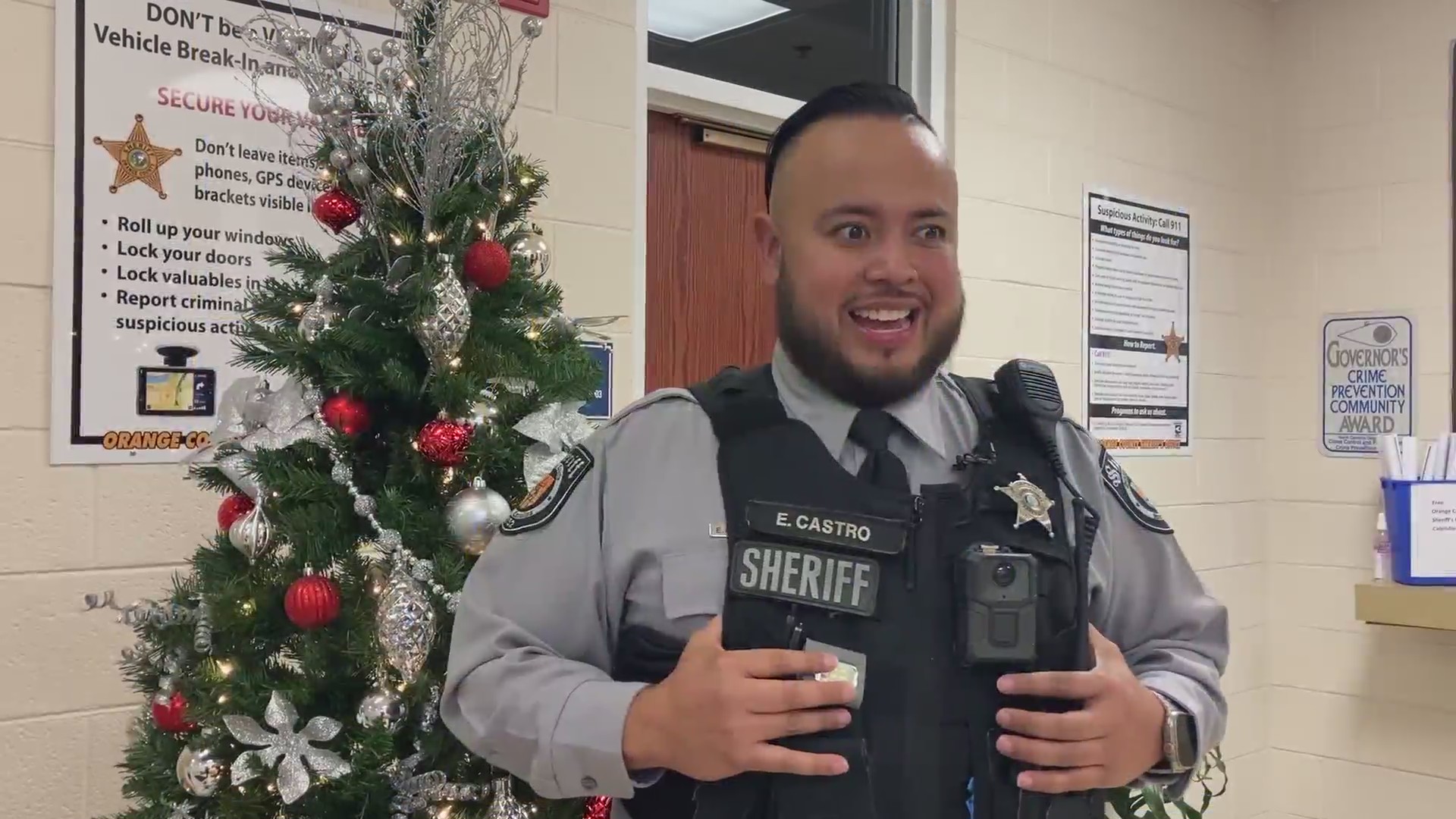 Lo que no sabías de Eric Castro, nombrado “Oficial del Año” en el ...