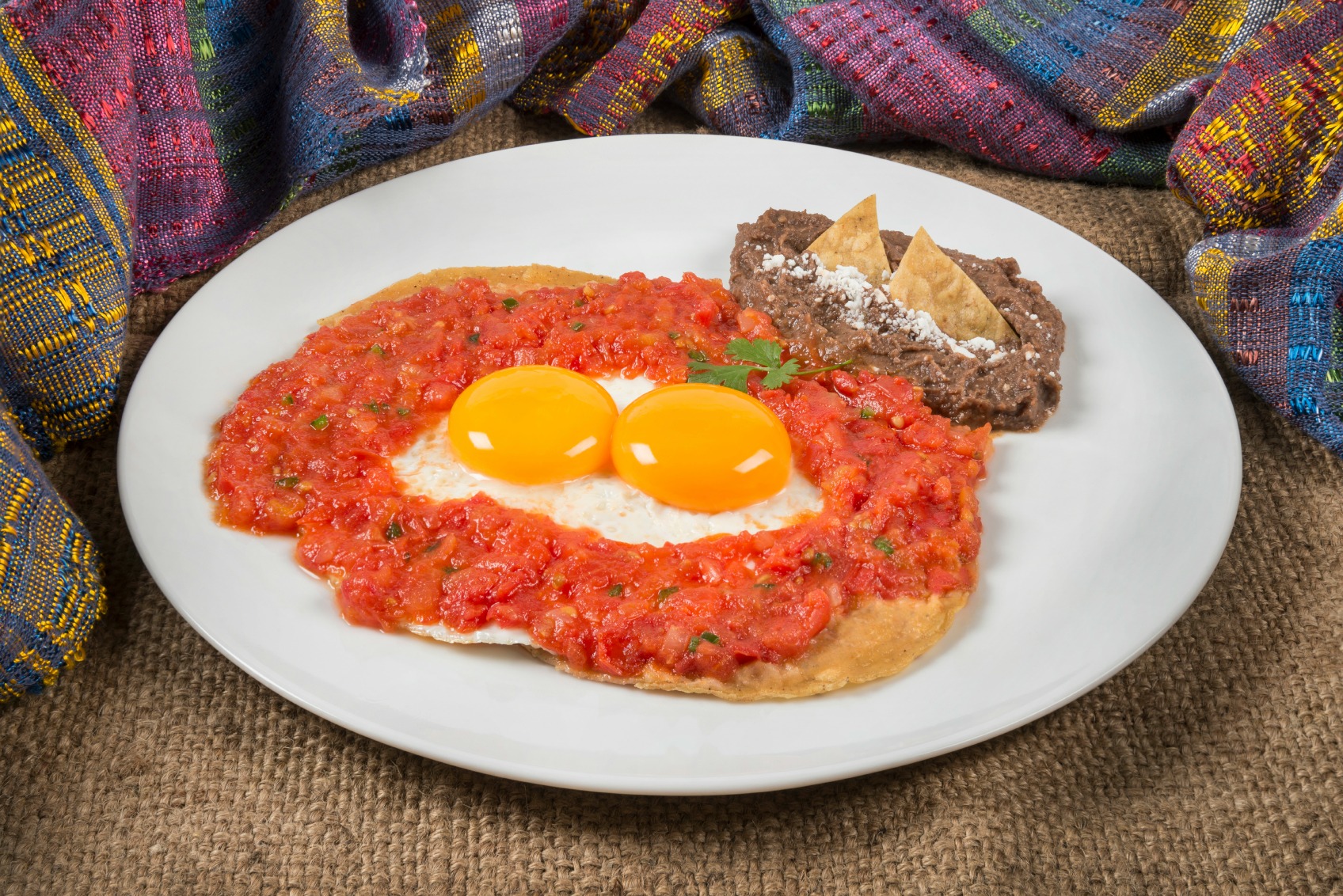 Huevos rancheros con auténtica salsa mexicana | Delicioso | Univision