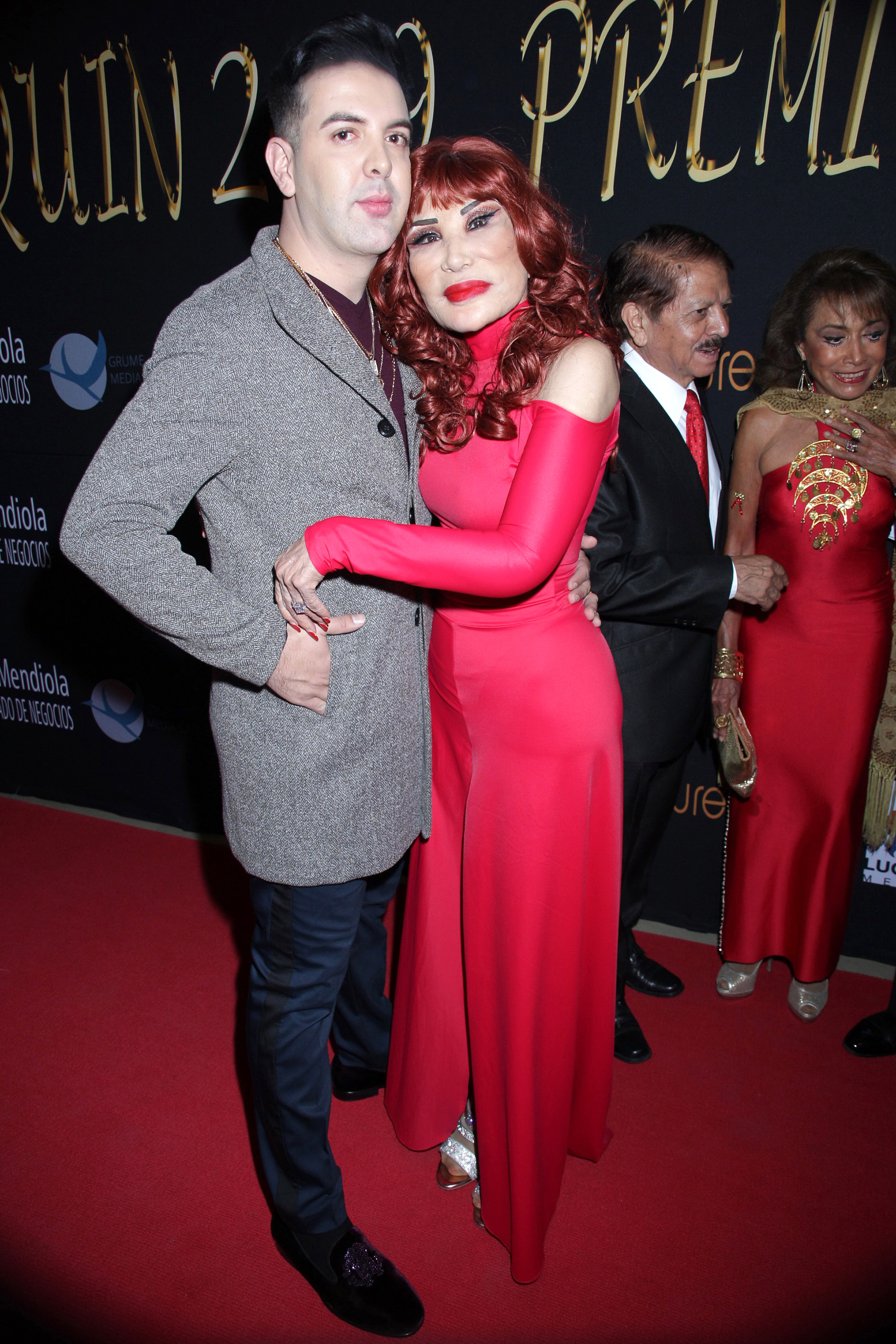 A sus 67 años, Lyn May sorprende a sus fans al mostrar su vestido de ...