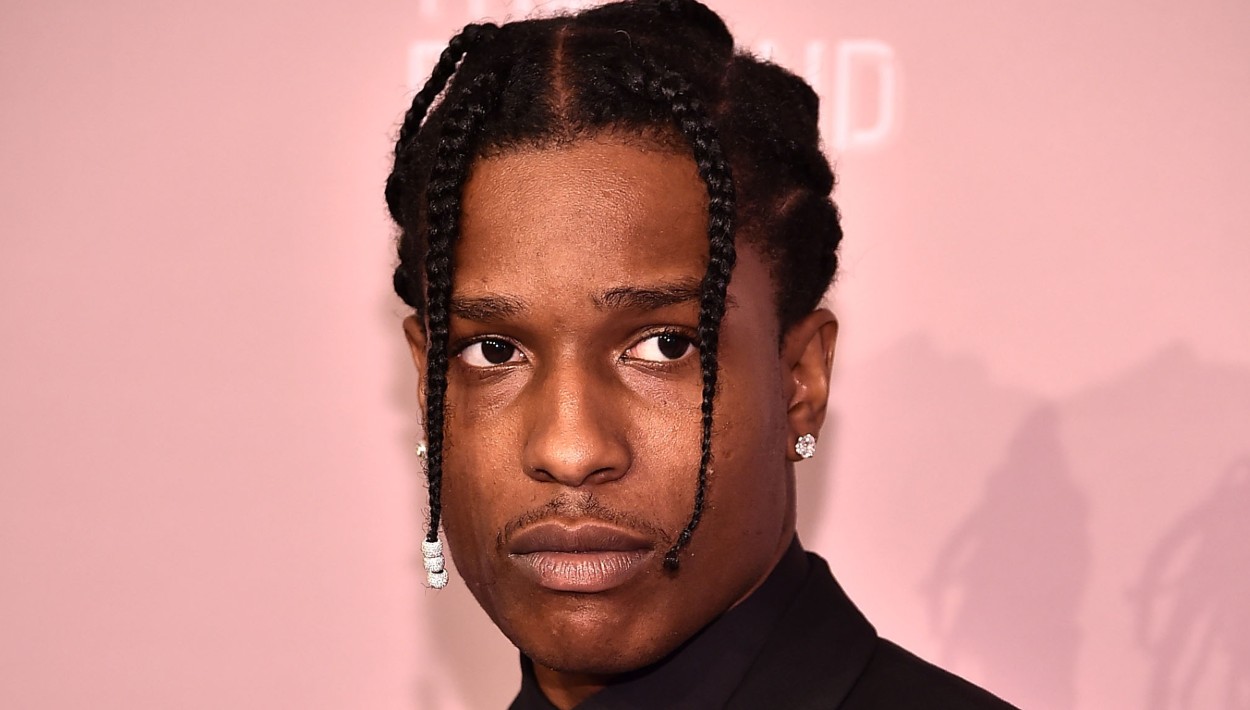 Rakim Mayers, el rapero conocido como A$AP Rocky, enfrenta cargos por ...