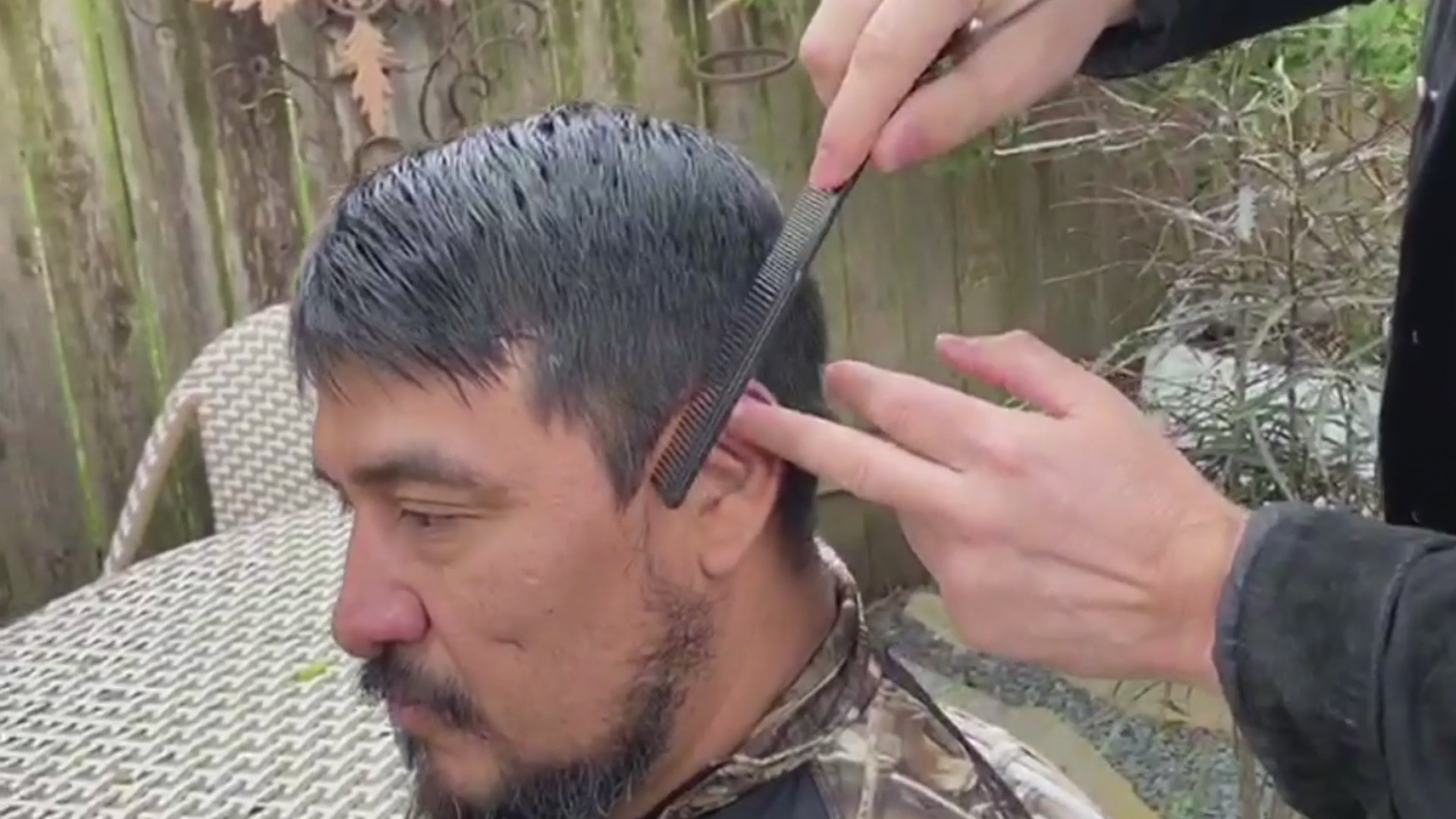 Sigue estos consejos para cortarle el cabello a un hombre o niño sin necesidad de salir de casa ...