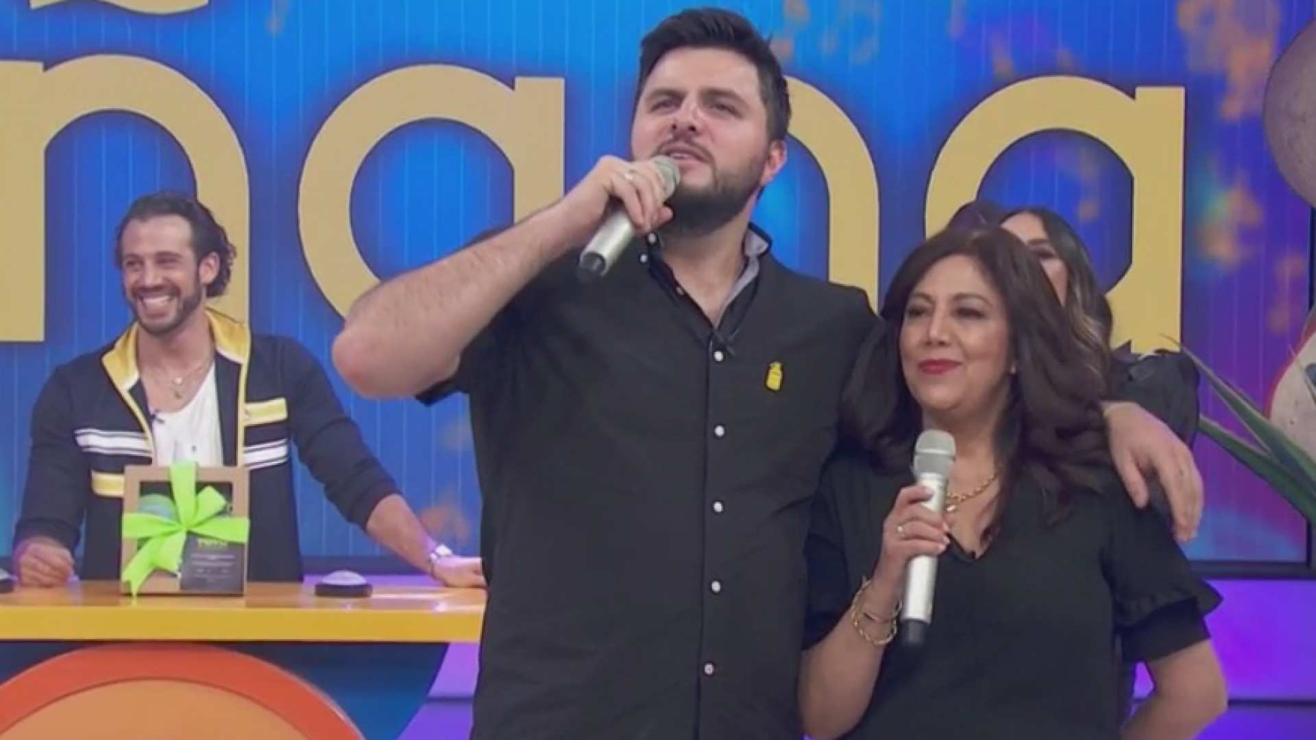 Paul Stanley y su mamá cantan a dueto en “Hoy” y se llevan una gran ...