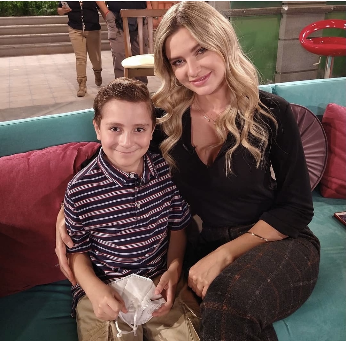 ¿Quién es la actriz que interpreta a la novia de Benito en 'Vecinos ...