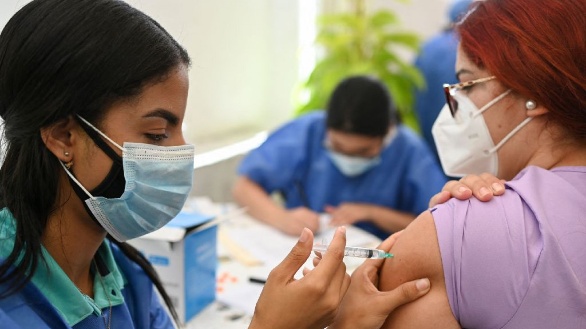 Instan a la comunidad a seguir accediendo a la vacuna contra el ...