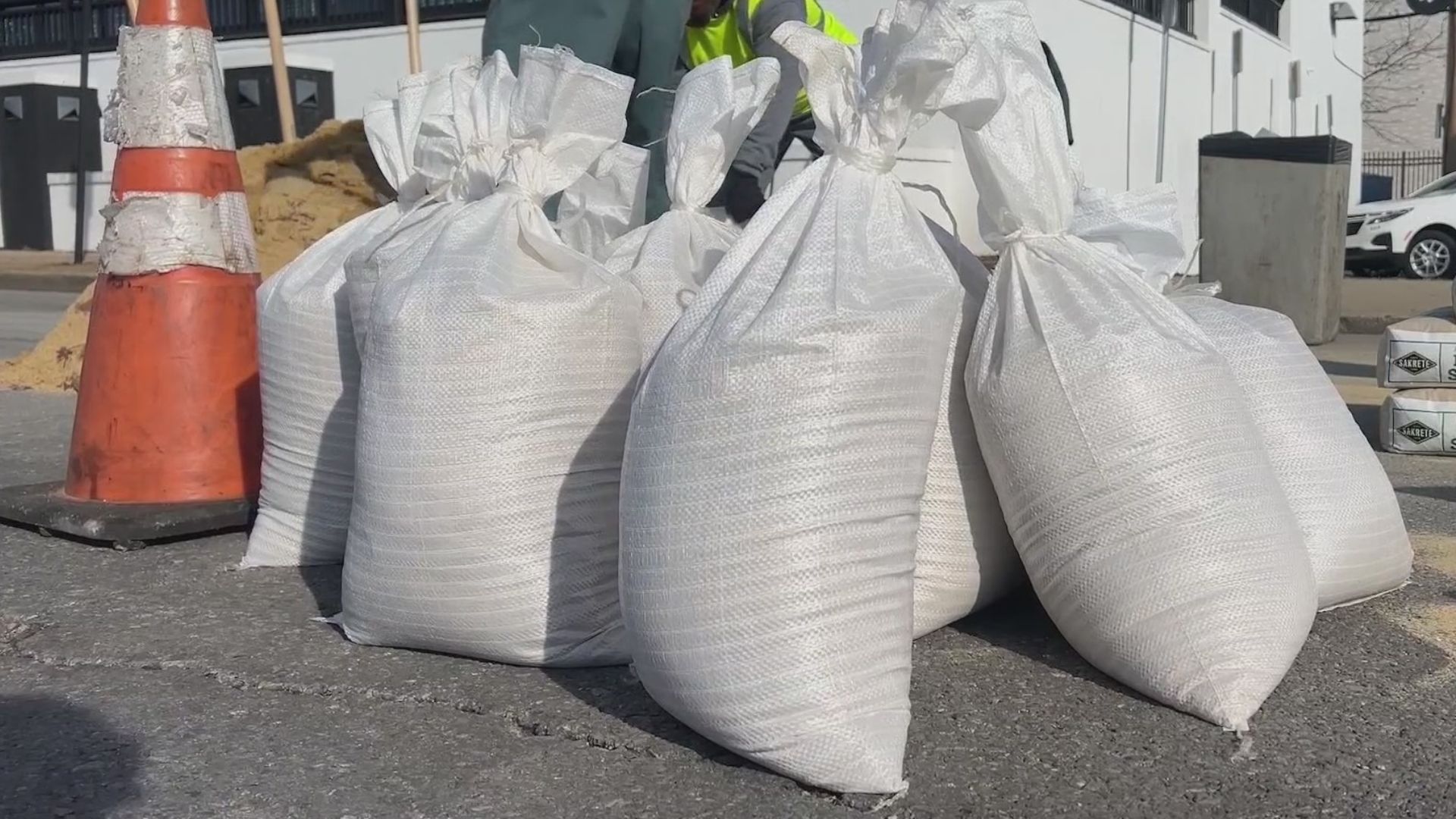 Nueva tormenta en el DMV: entregan bolsas de arena en Annapolis | Video ...