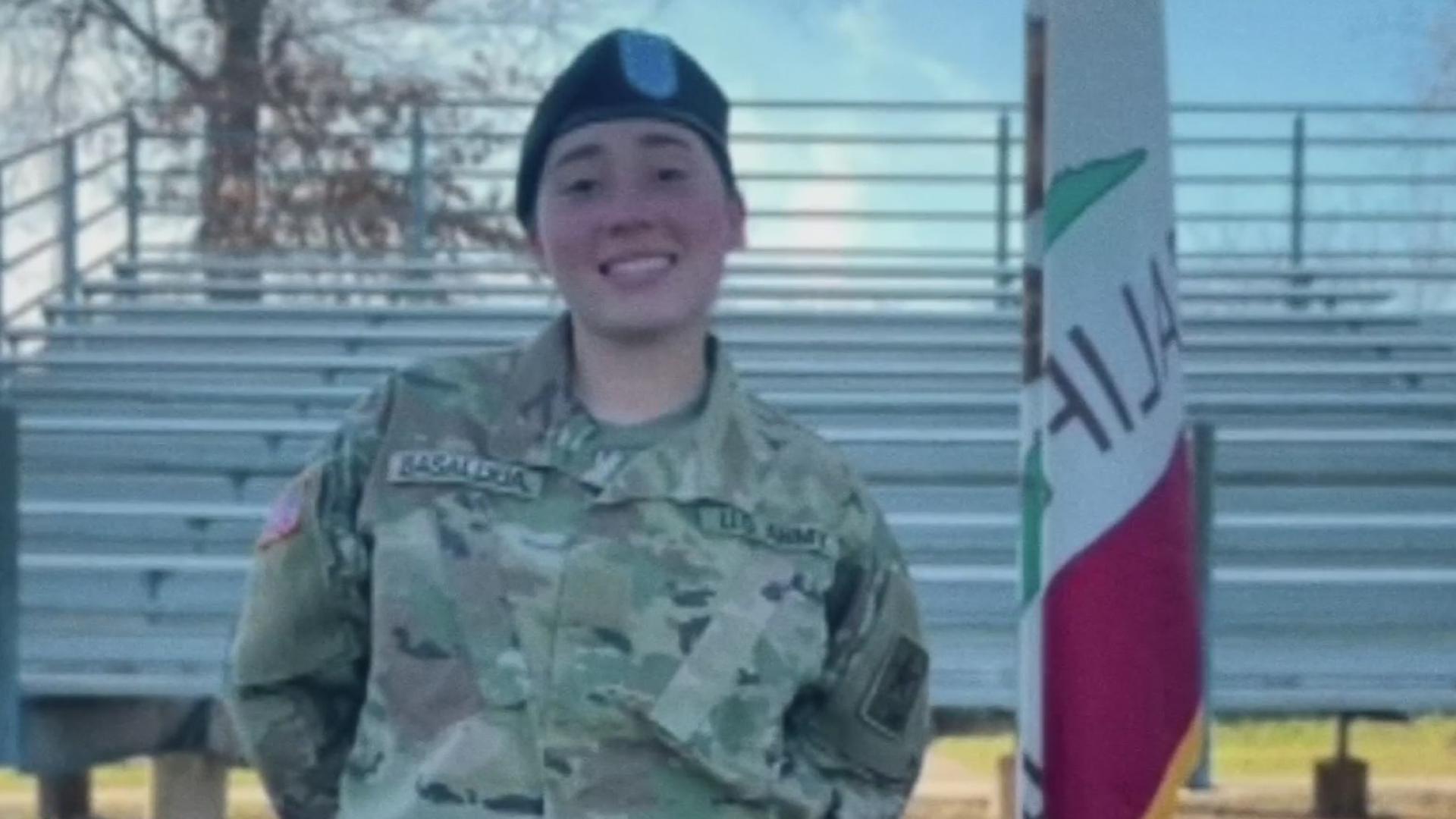 "Madre de soldado hallada muerta en base militar rechaza la versión de que la joven se suicidó ...