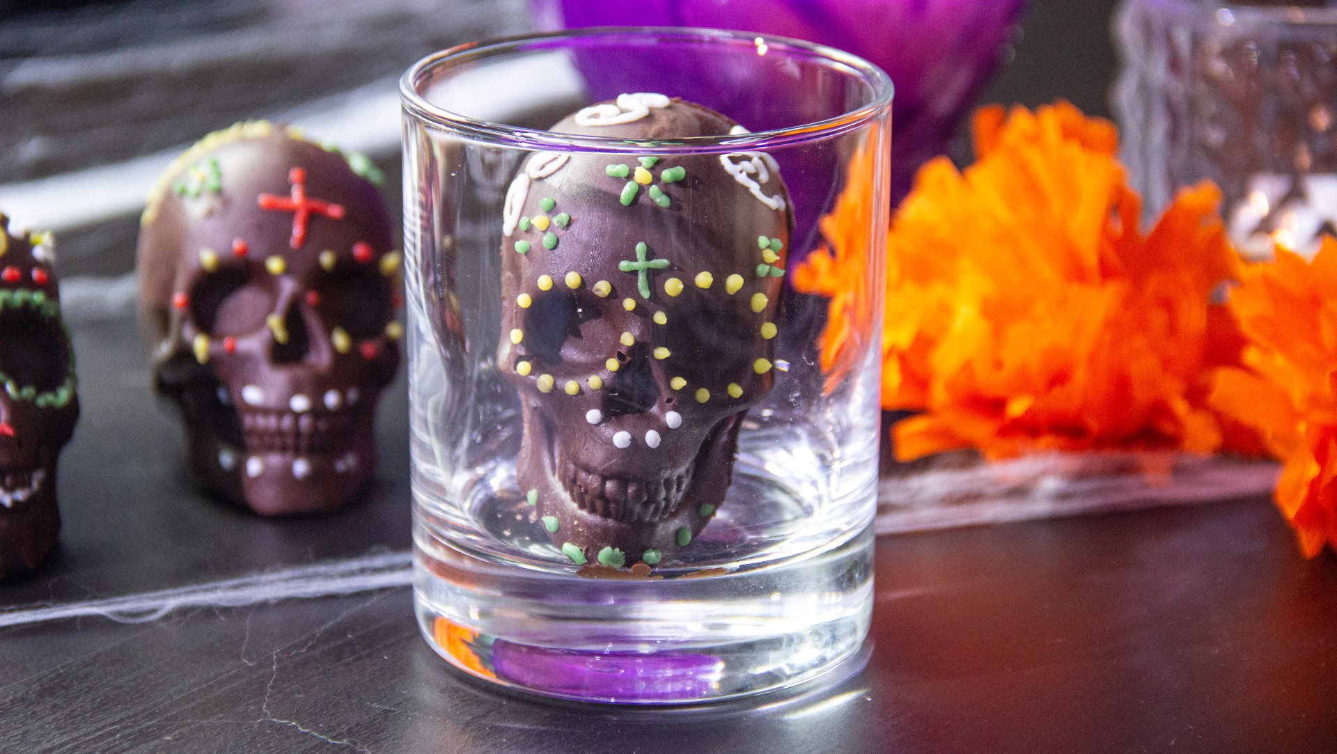 Receta de bombas de chocolate abuelita de Halloween | Delicioso | Univision