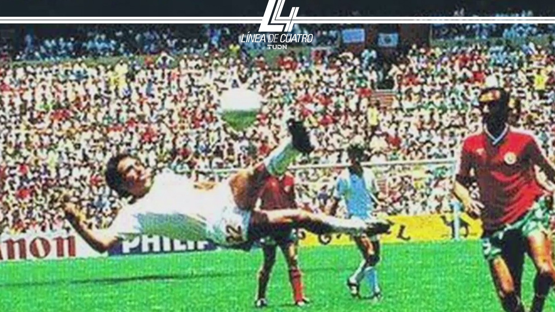 Manuel Negrete se llevó el reconocimiento de FIFA por su gol en el ...