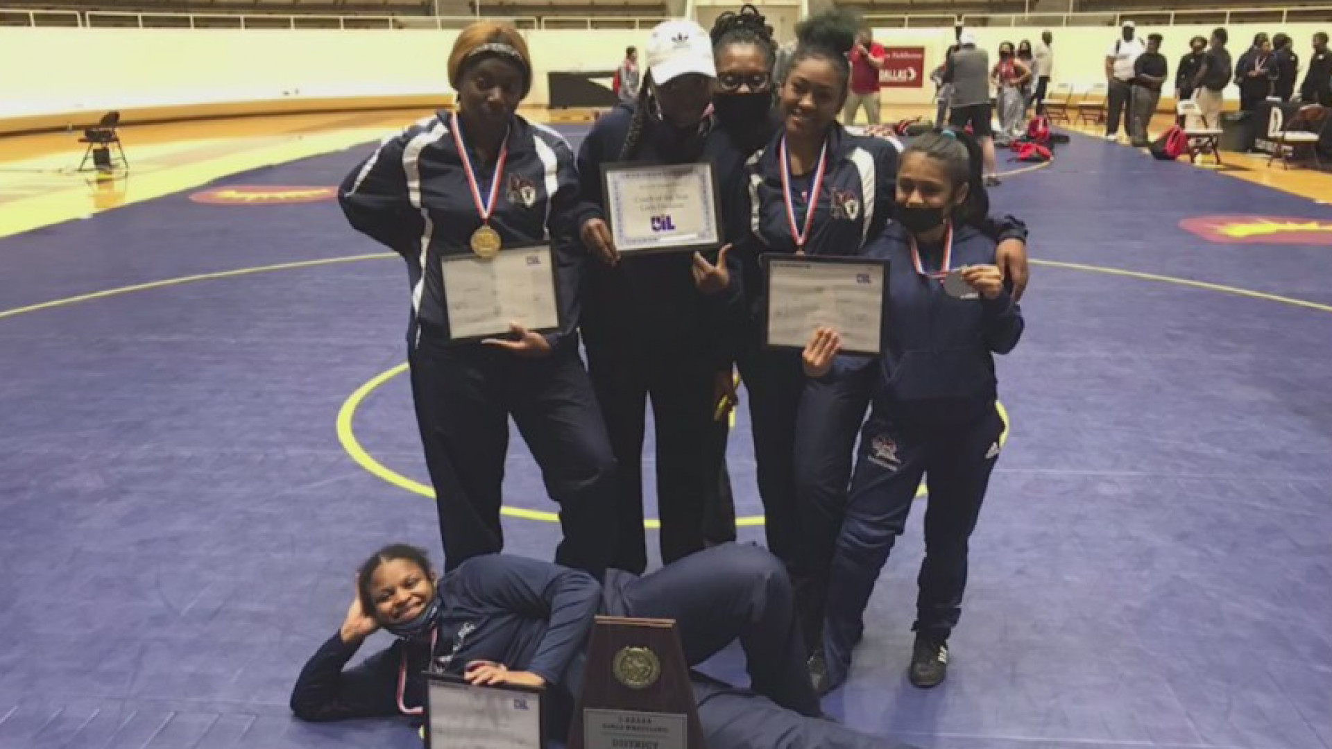 Las figuras detrás de los éxitos del equipo femenino de lucha libre de ...