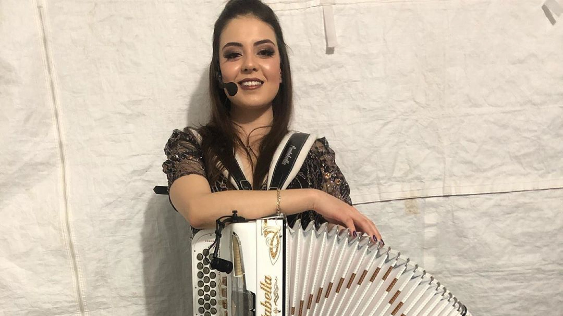 Así se la 'rifa' Janeth Valenzuela en el acordeón con este huapango ...