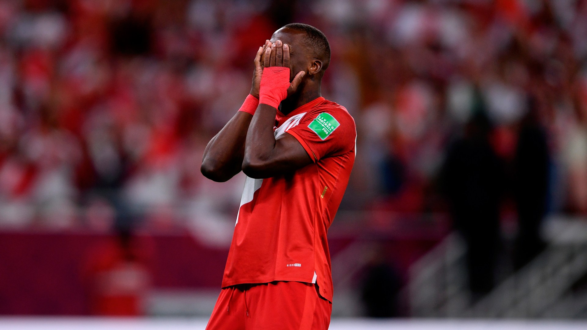 Luis Advíncula se retira de la Selección de Perú tras penal que los ...