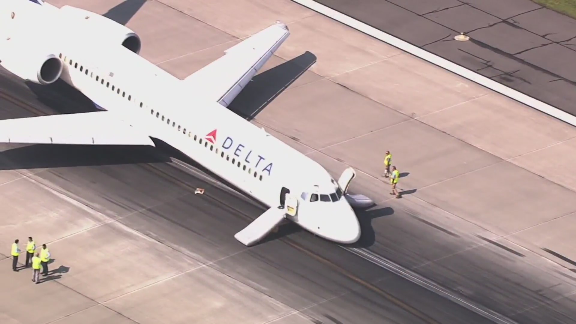 Vuelo de Delta Air Lines es forzado a un aterrizaje de emergencia en el ...