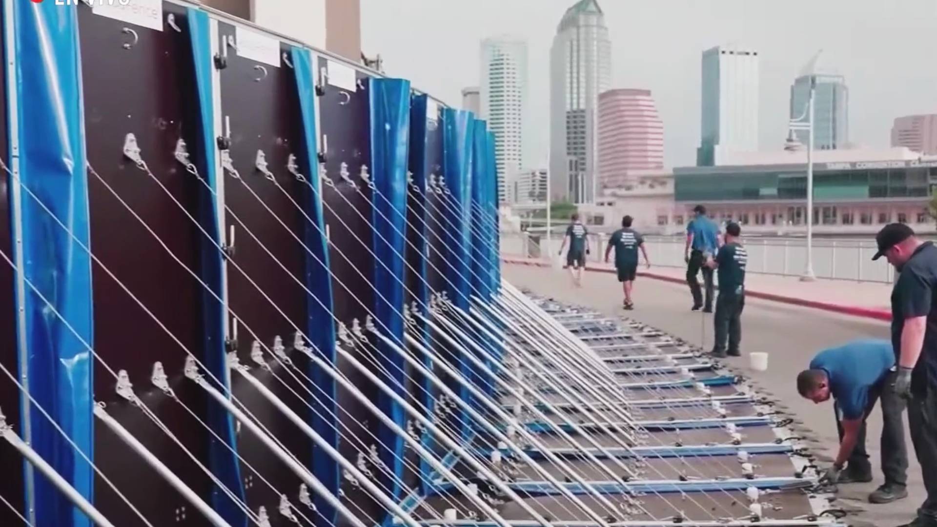 Hospital de Tampa instala barrera contra inundaciones por el huracán Milton | Noticias Univision ...