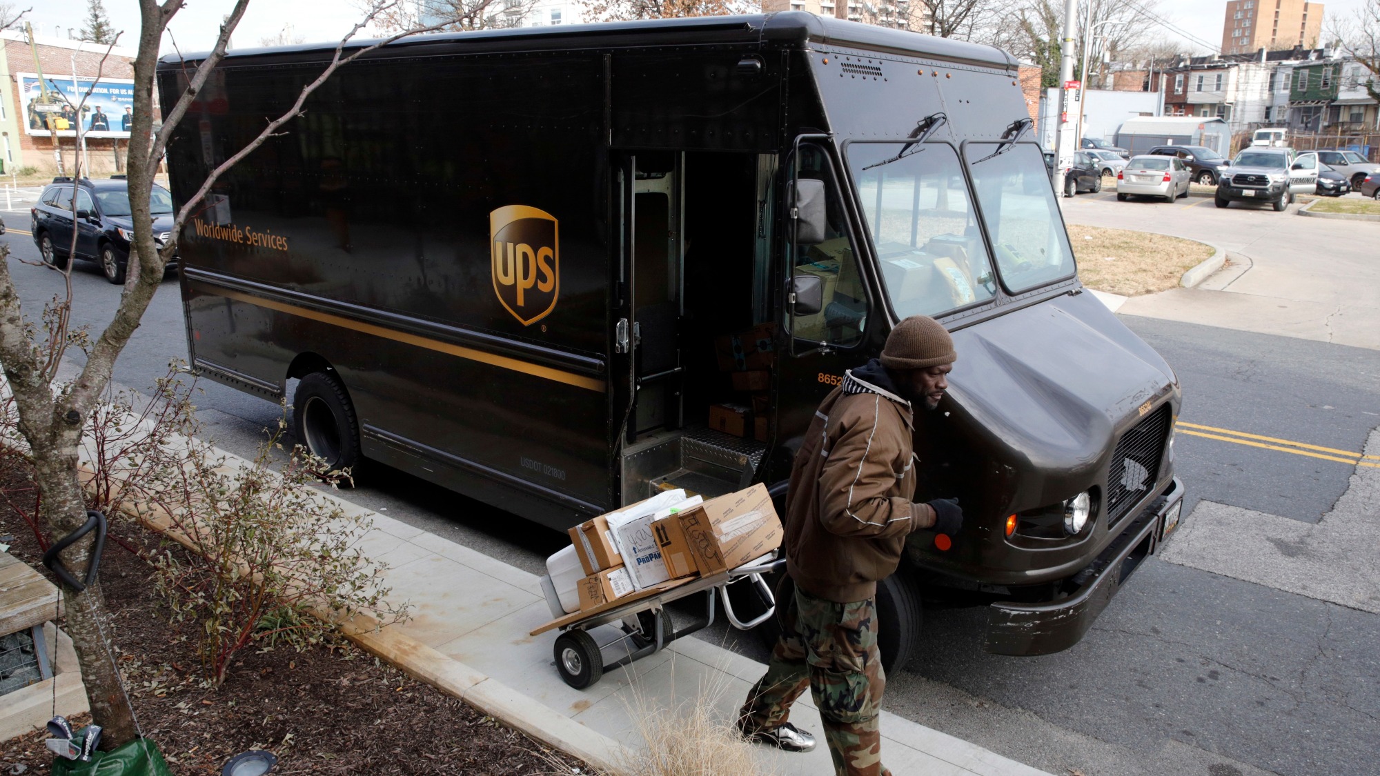 UPS busca 3,100 trabajadores temporales en Nueva York para la temporada ...