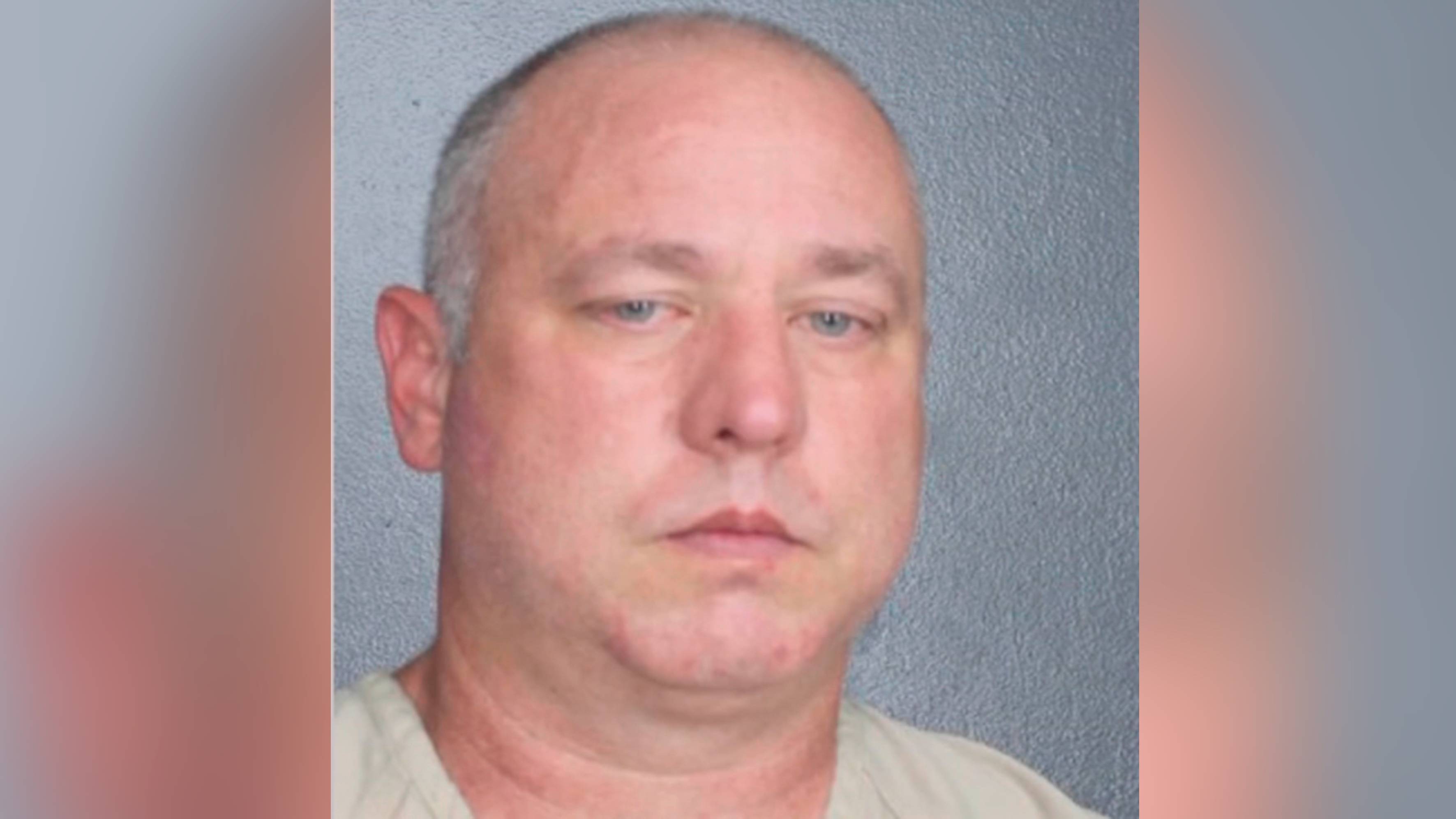 Policía de Sunrise es arrestado bajo cargos de agresión a un oficial de ...