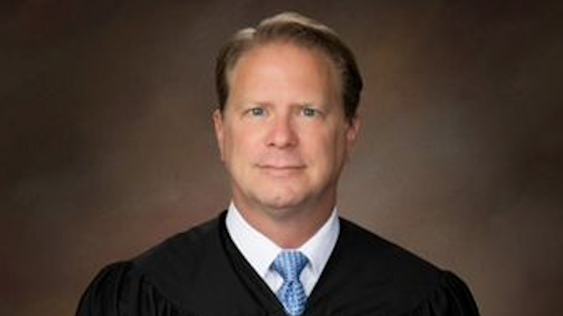 Lo mataron a balazos afuera de su casa: qué se sabe del caso del juez ...