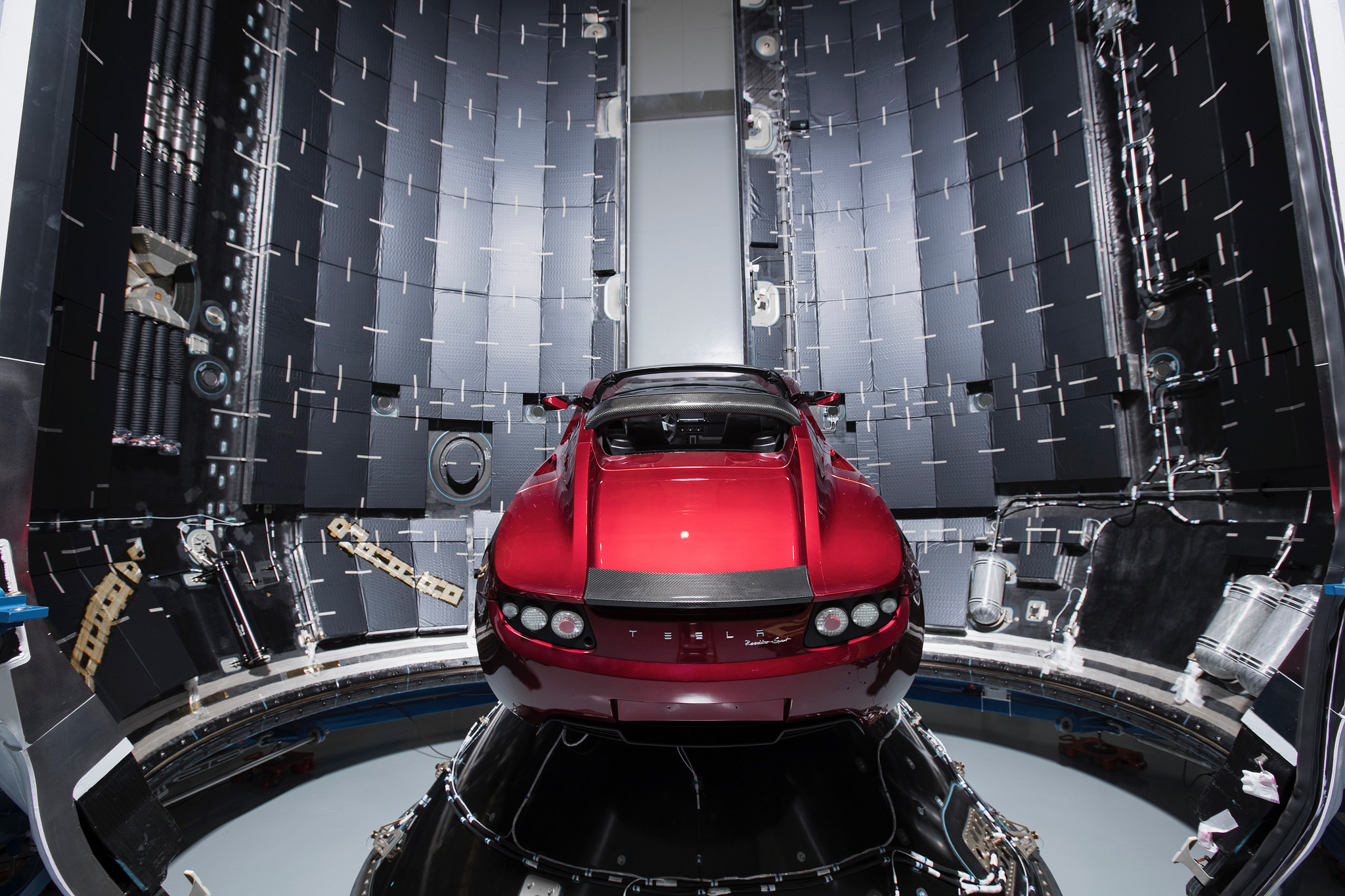 Tesla Roadster el primero en viajar al espacio | A Bordo | Univision
