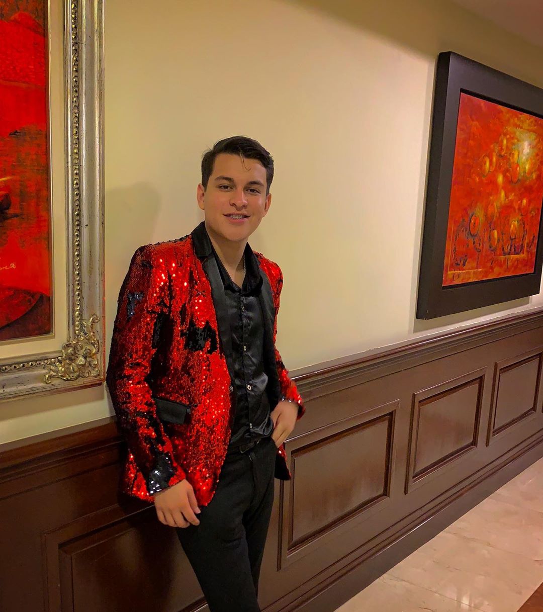 Así se oye y se ve 'No Está Fácil', lo nuevo de Ángel Sauceda | Shows ...